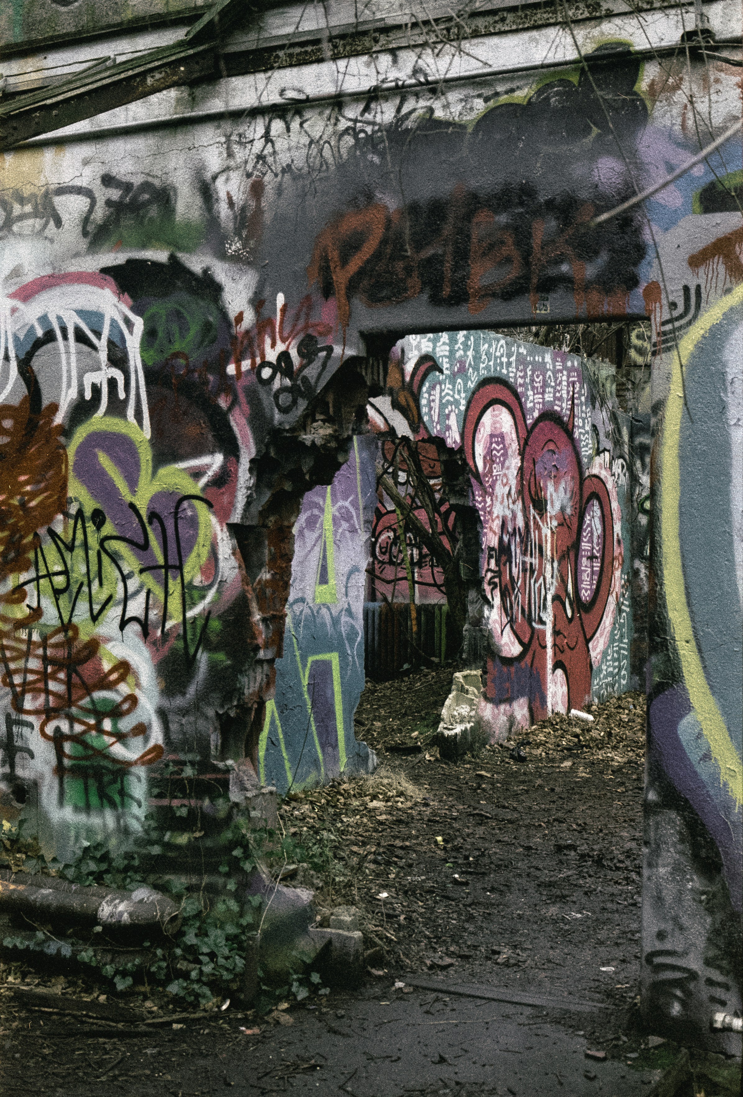 A bunch of graffiti on the side of a building photo – Free Street ...