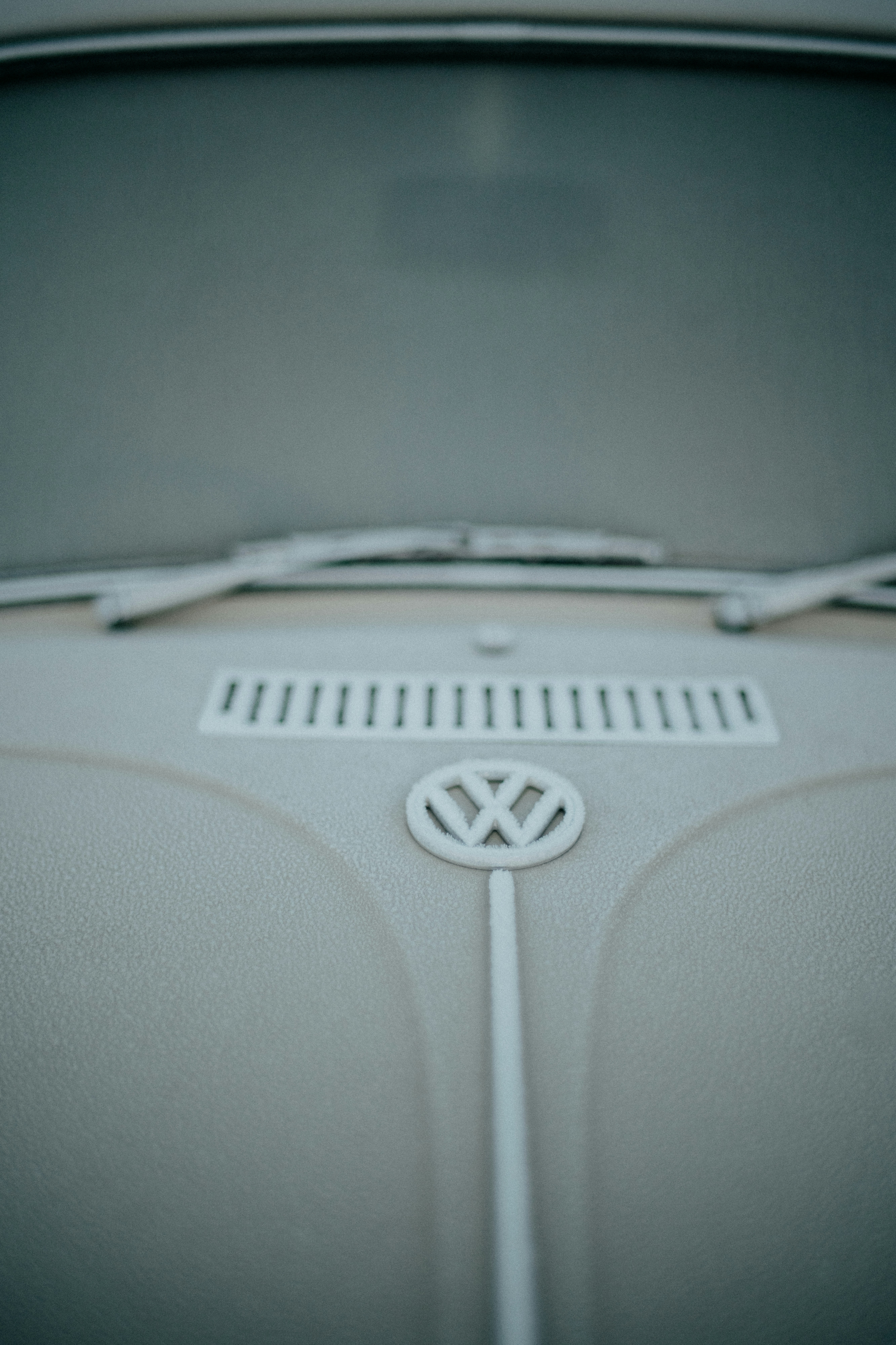 Un gros plan du capot d’une voiture photo – Photo Gris Gratuite sur ...