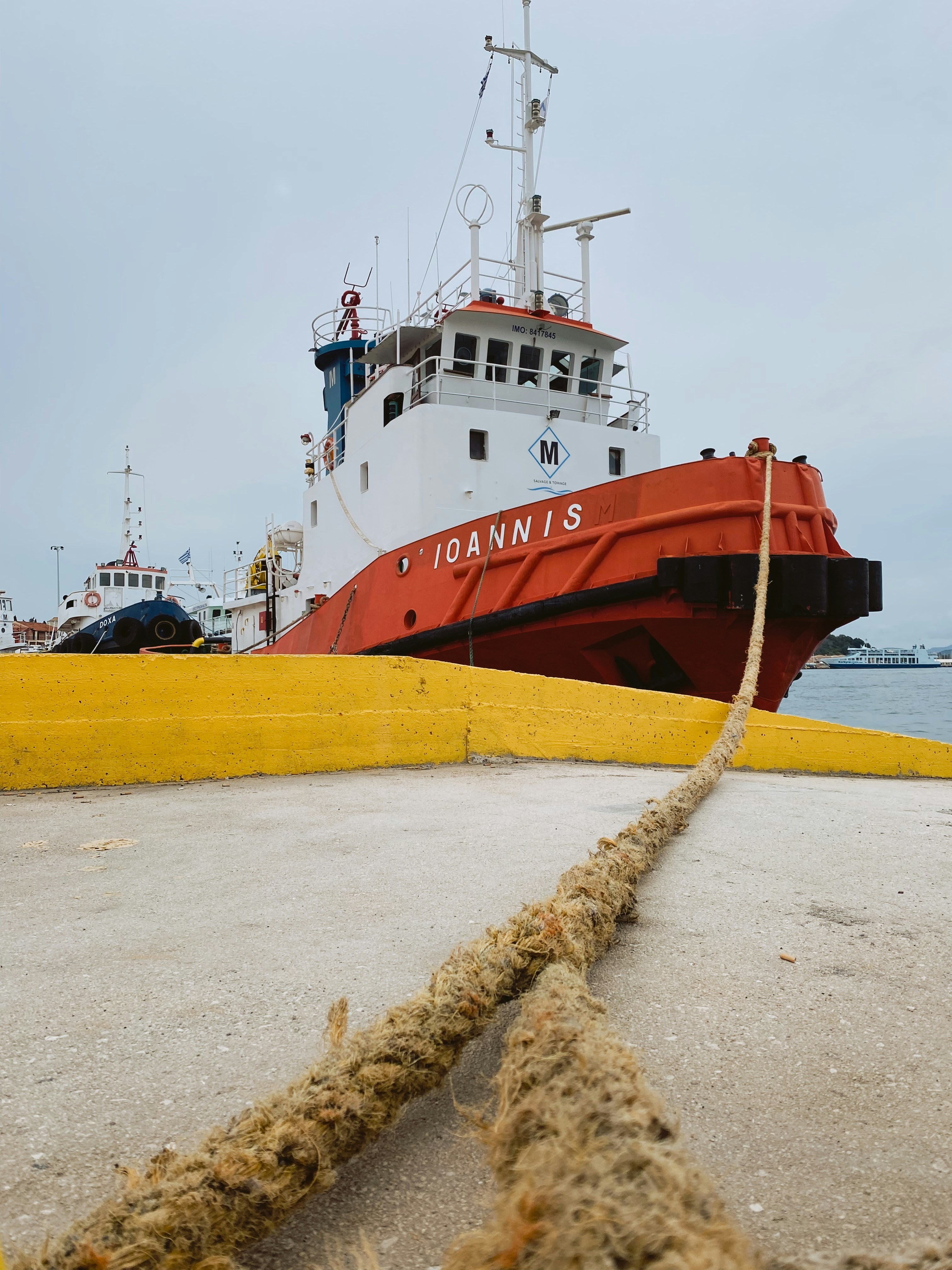 Towline at the Dock: The Tug Ioannis Reaches for Calm Seas