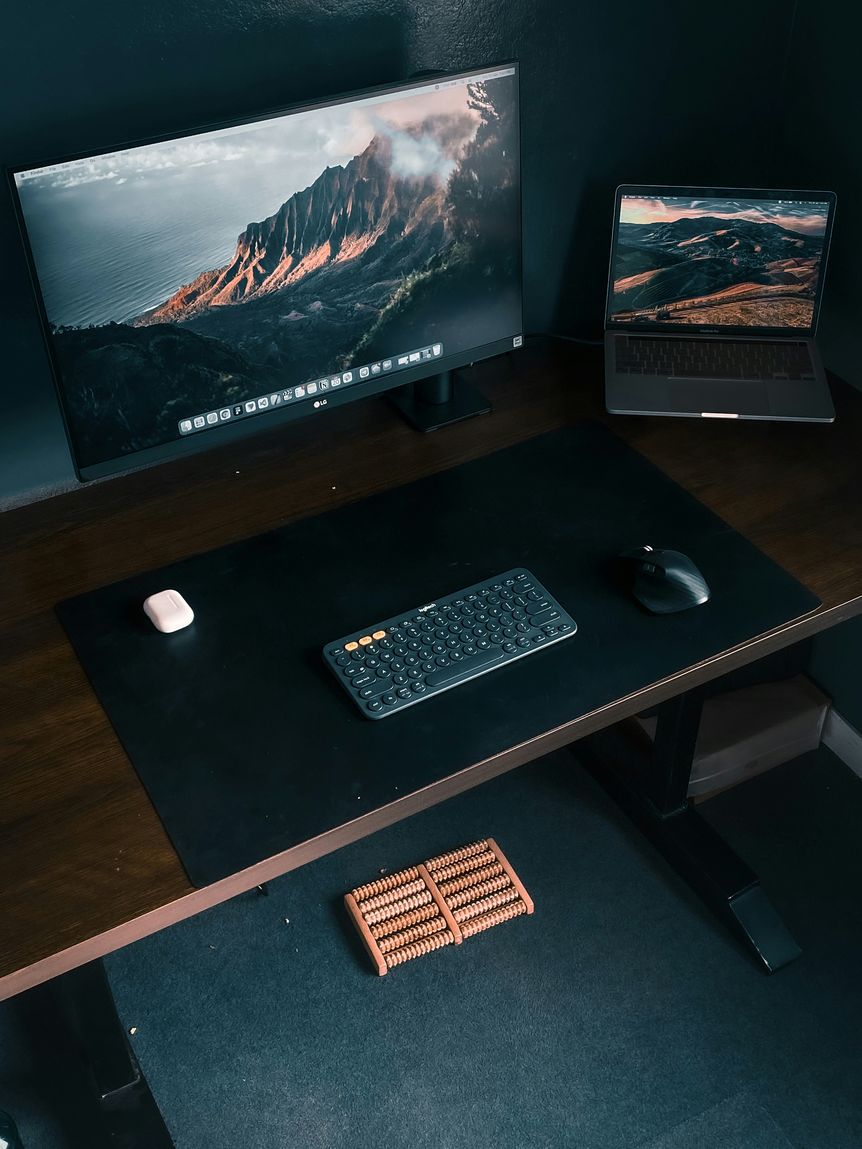 Desks Pictures | Download Free Images on Unsplash