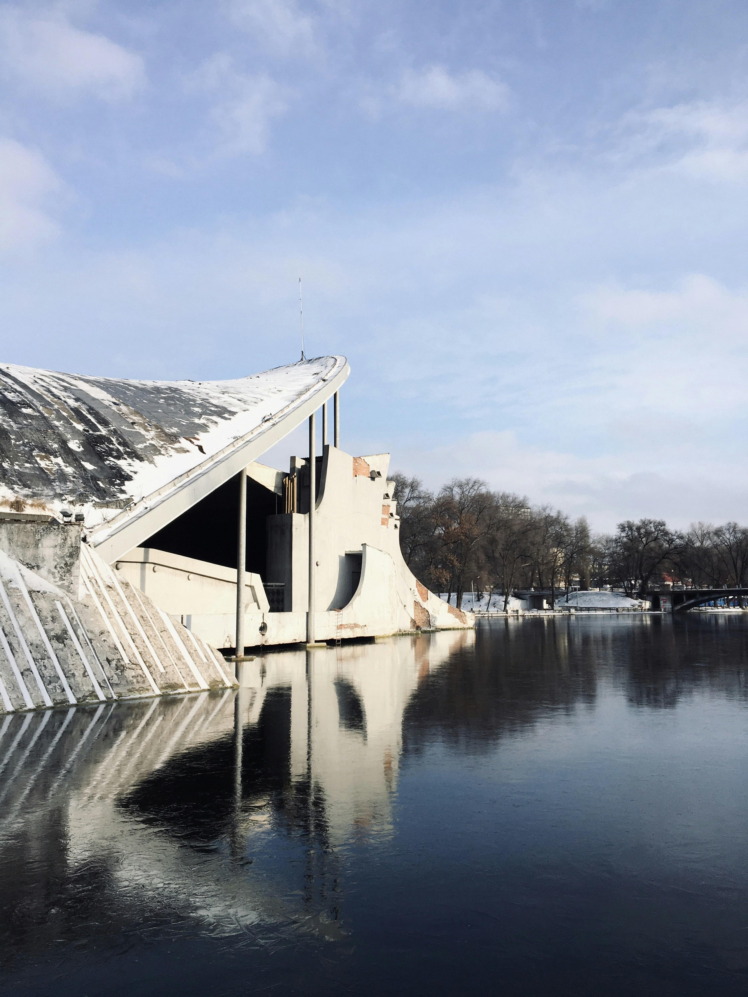Reflections and Sloped Shelter: A Quiet Lakeside Geometry