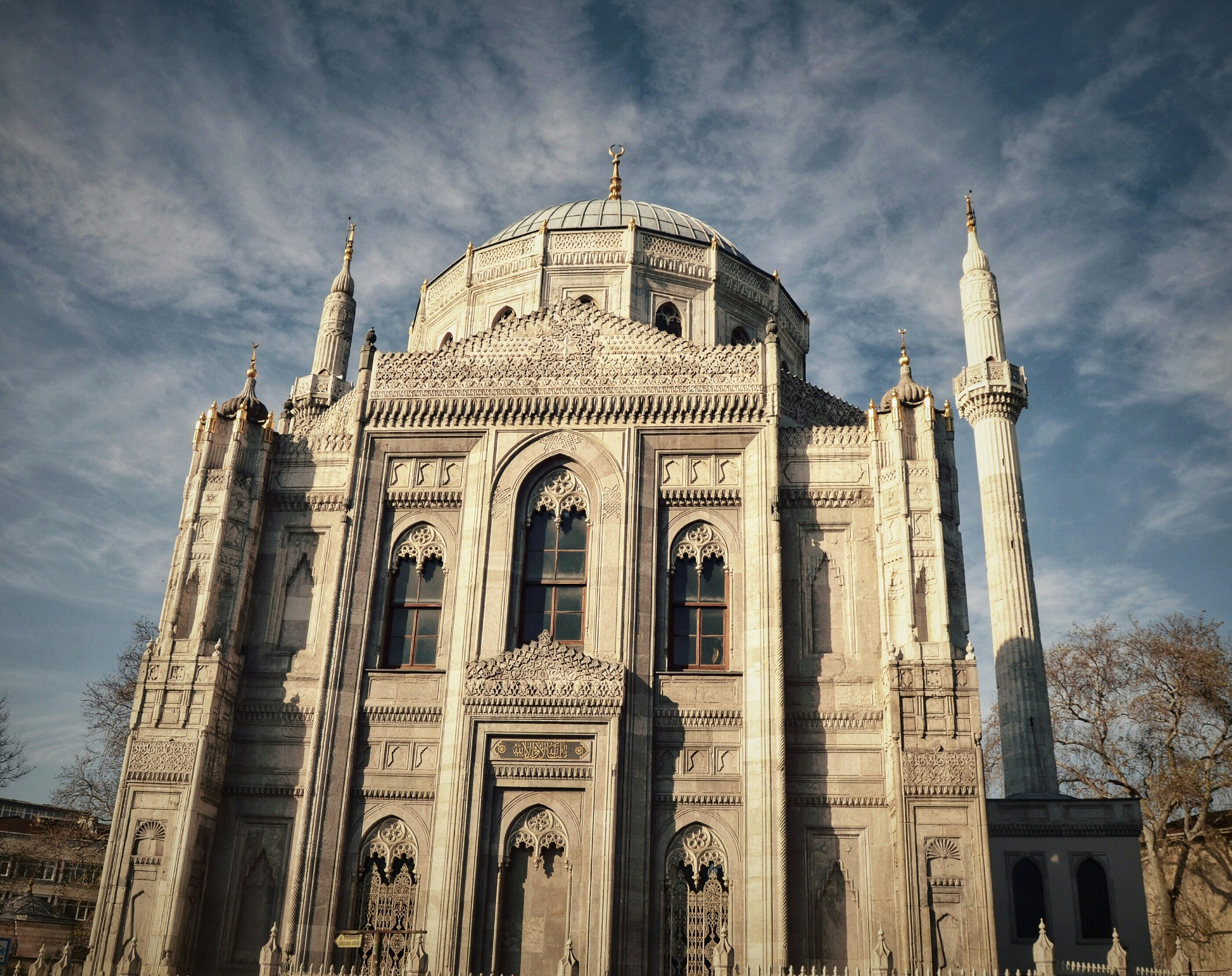 Ivory Facade Under a Cerulean Sky: Marble Mausoleum with Twin Minarets