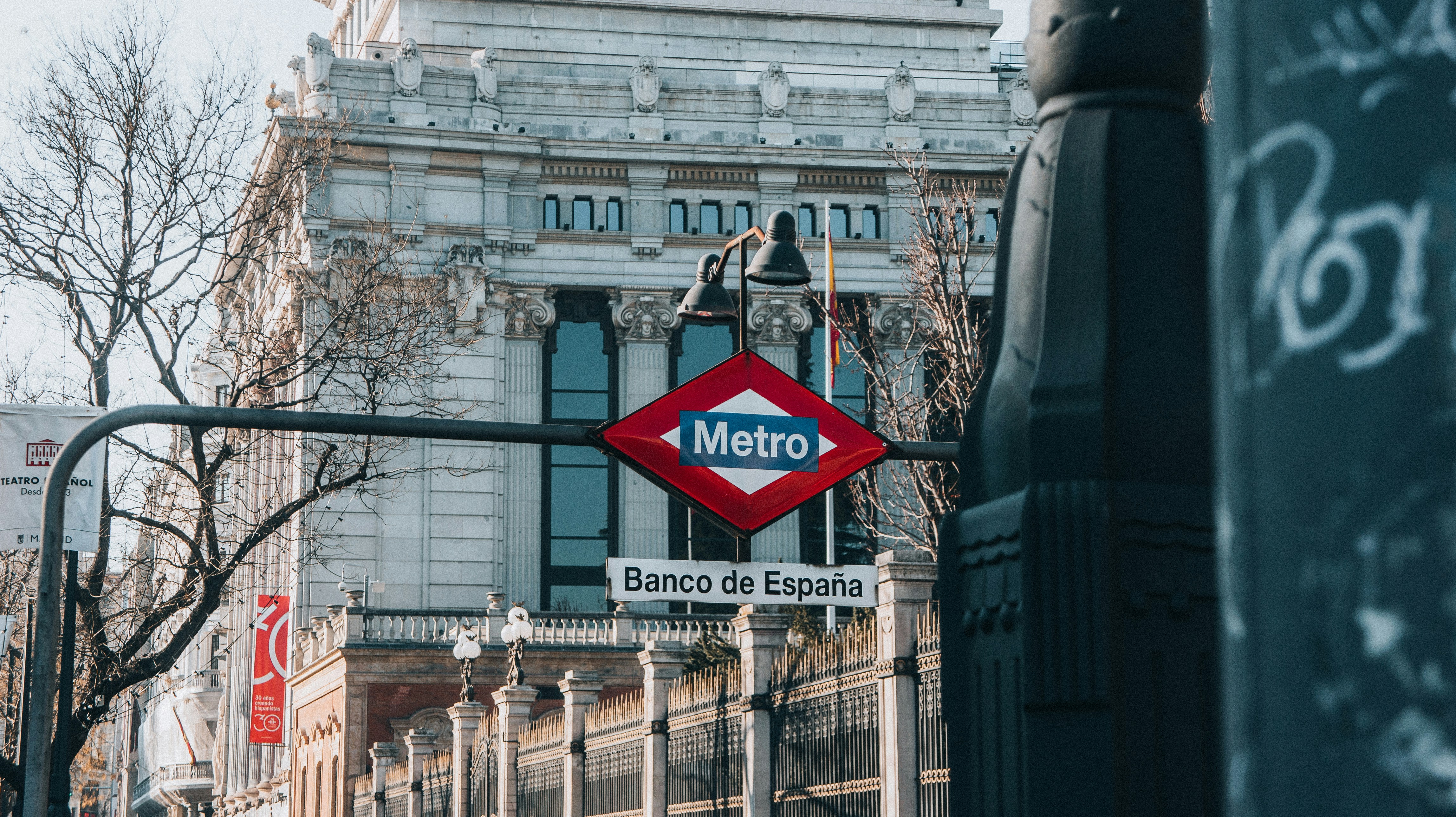 A metro sign hanging off the side of a building photo – Free Bank of ...