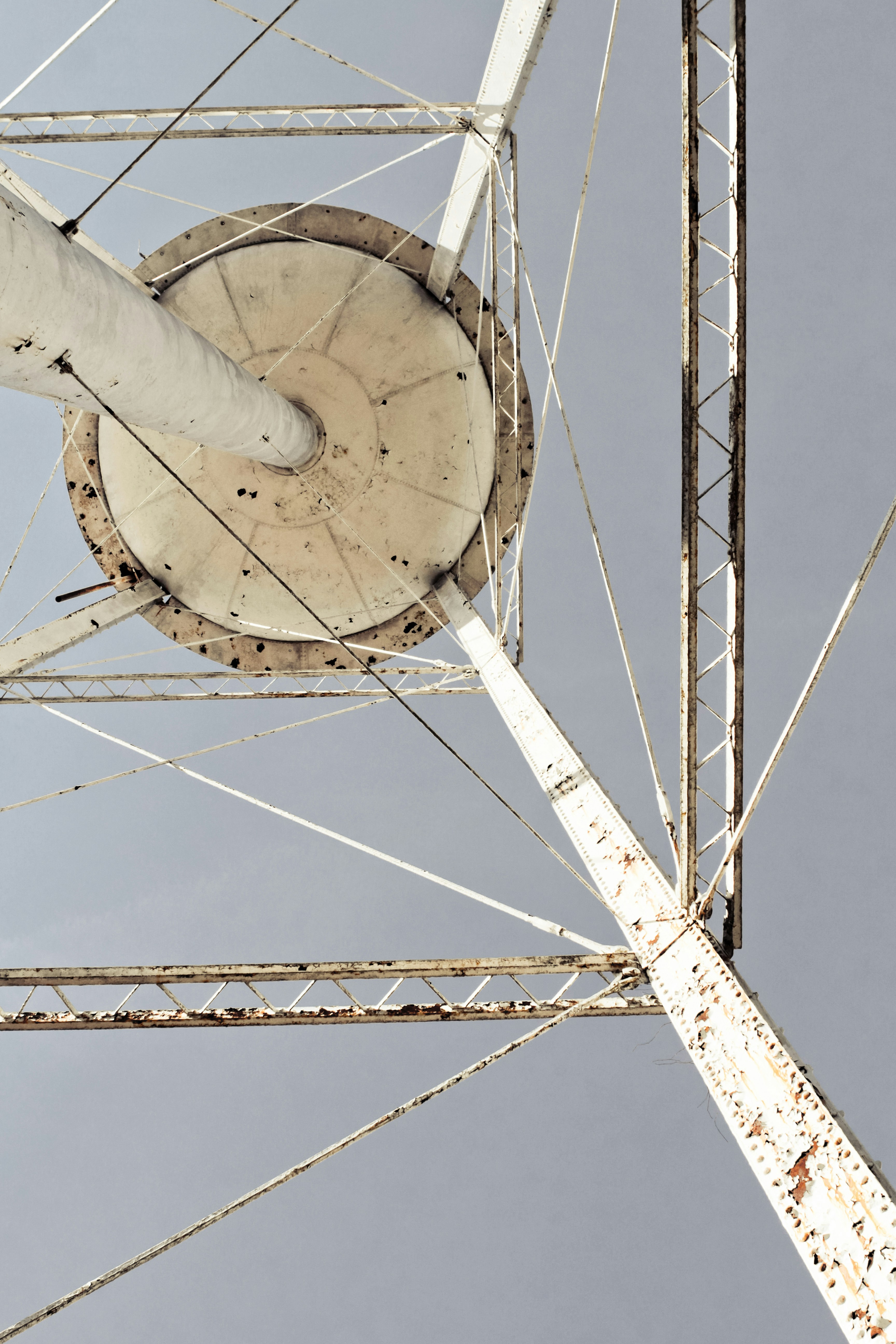 Rust-Lace Tower: The Fragmented Geometry of a Weathered Satellite Dish