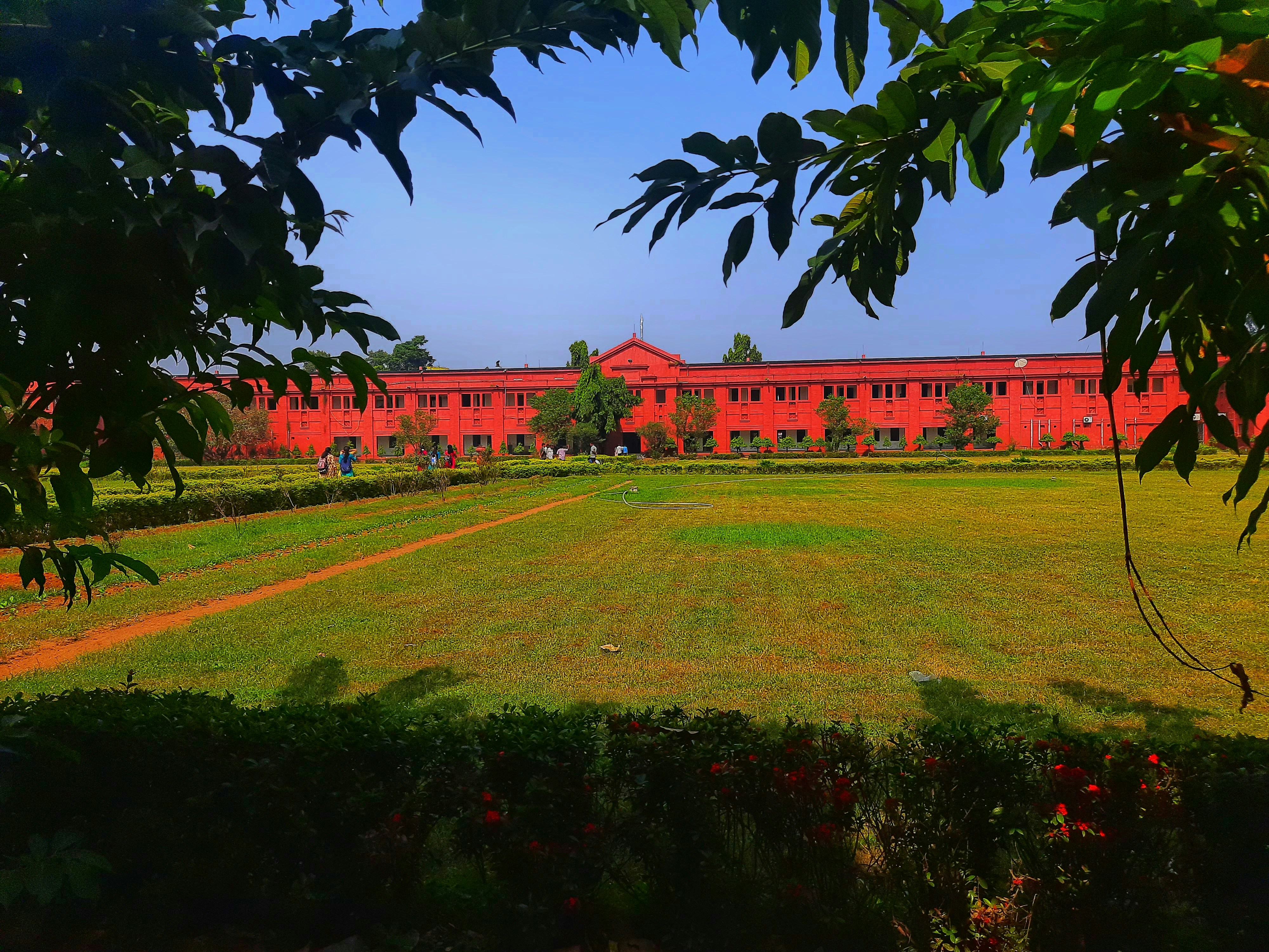 A view of a building from across a field photo – Free Ravenshaw ...