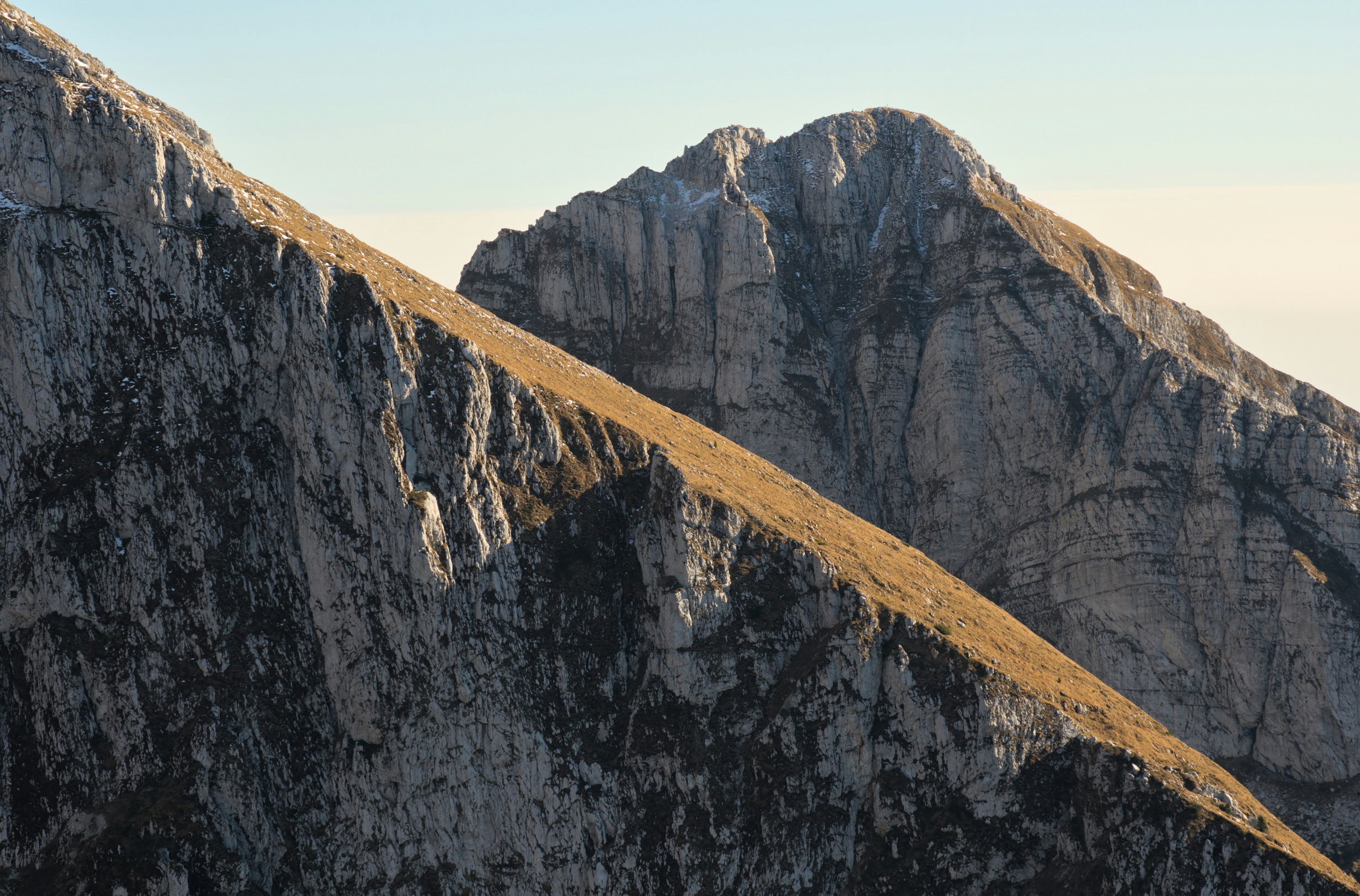 Quelques montagnes qui sont côte à côte photo – Photo La nature ...