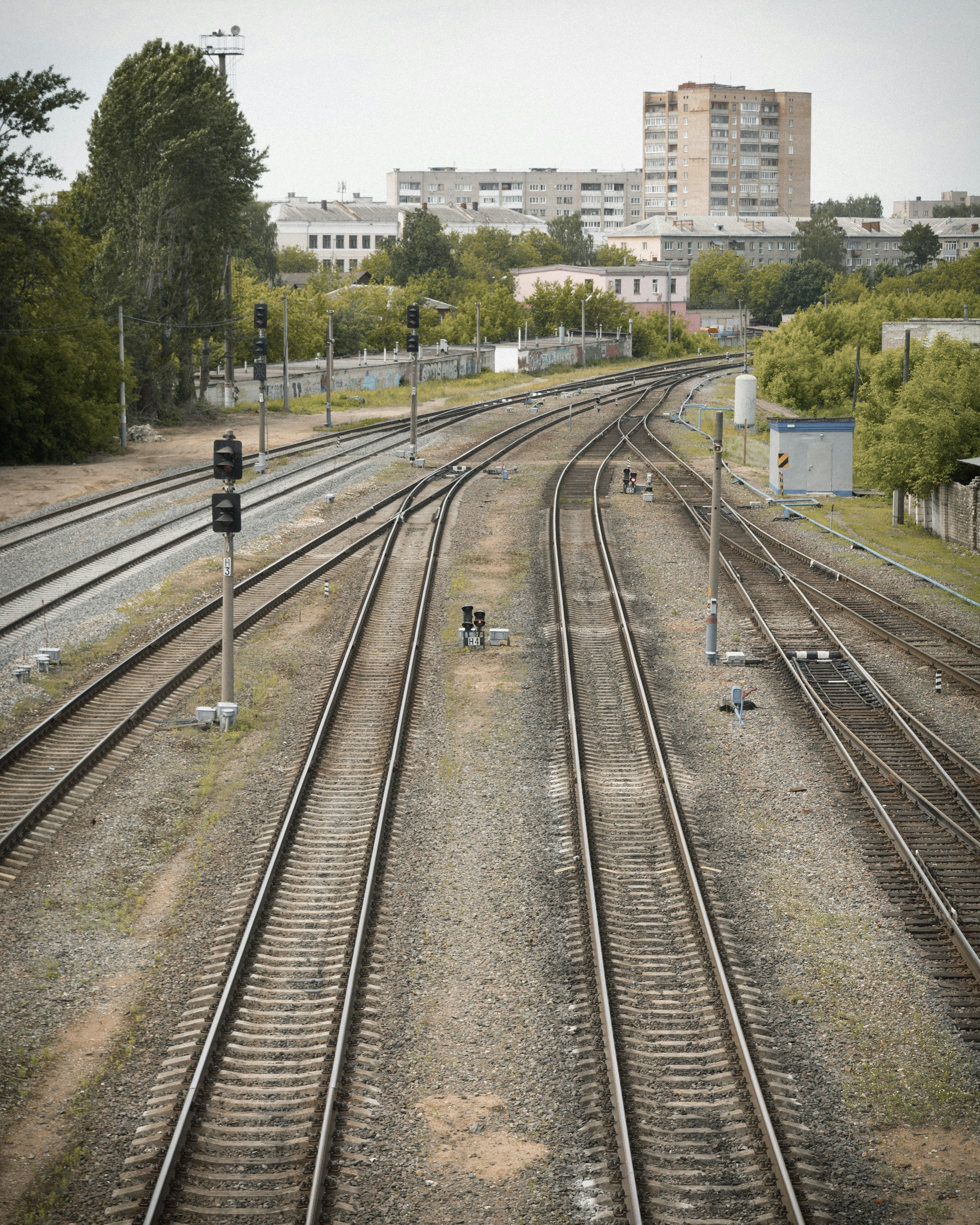 A view of a train track with buildings in the background photo – Free ...