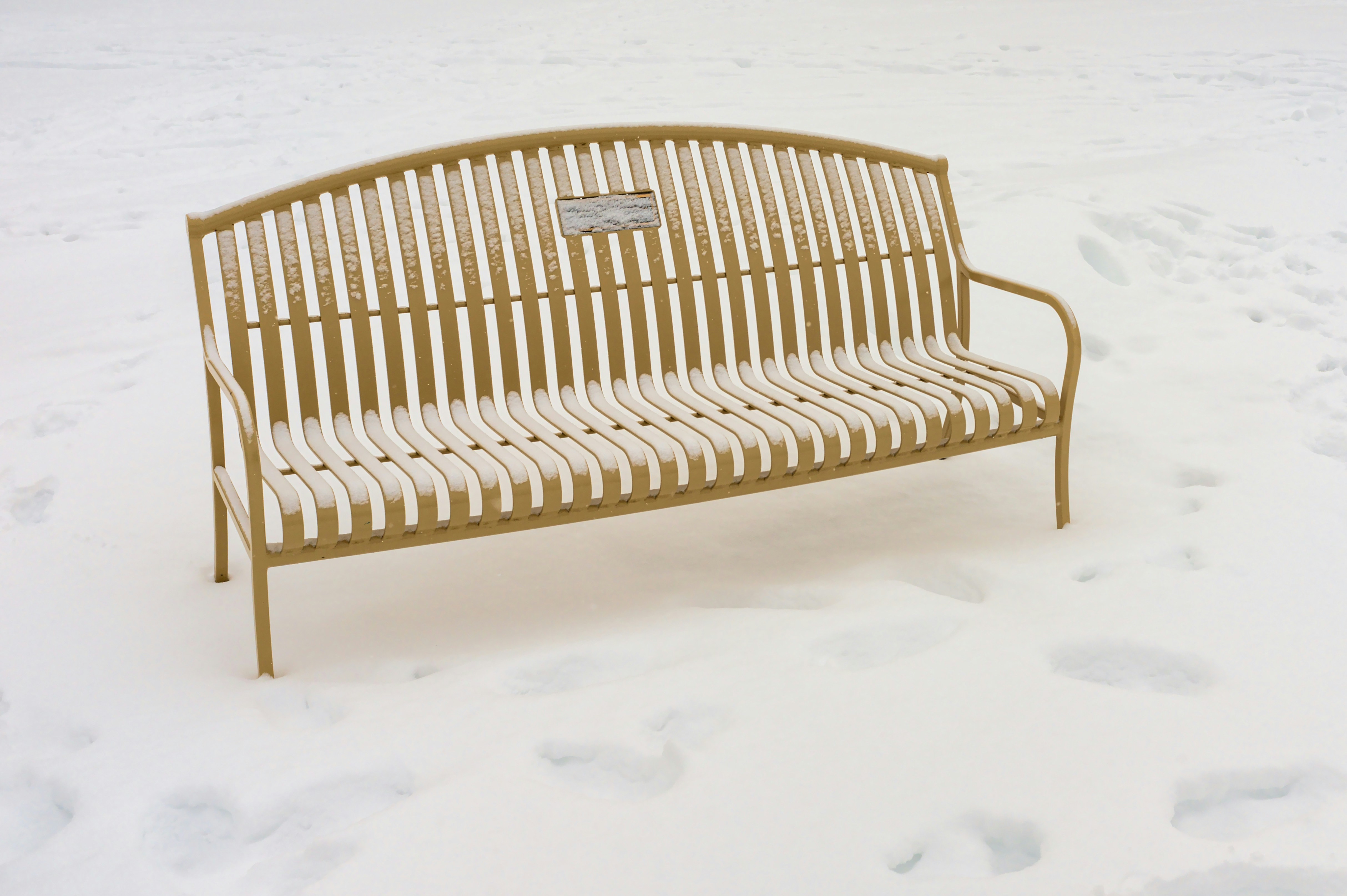 A bench sitting in the middle of a snow covered field photo – Free ...
