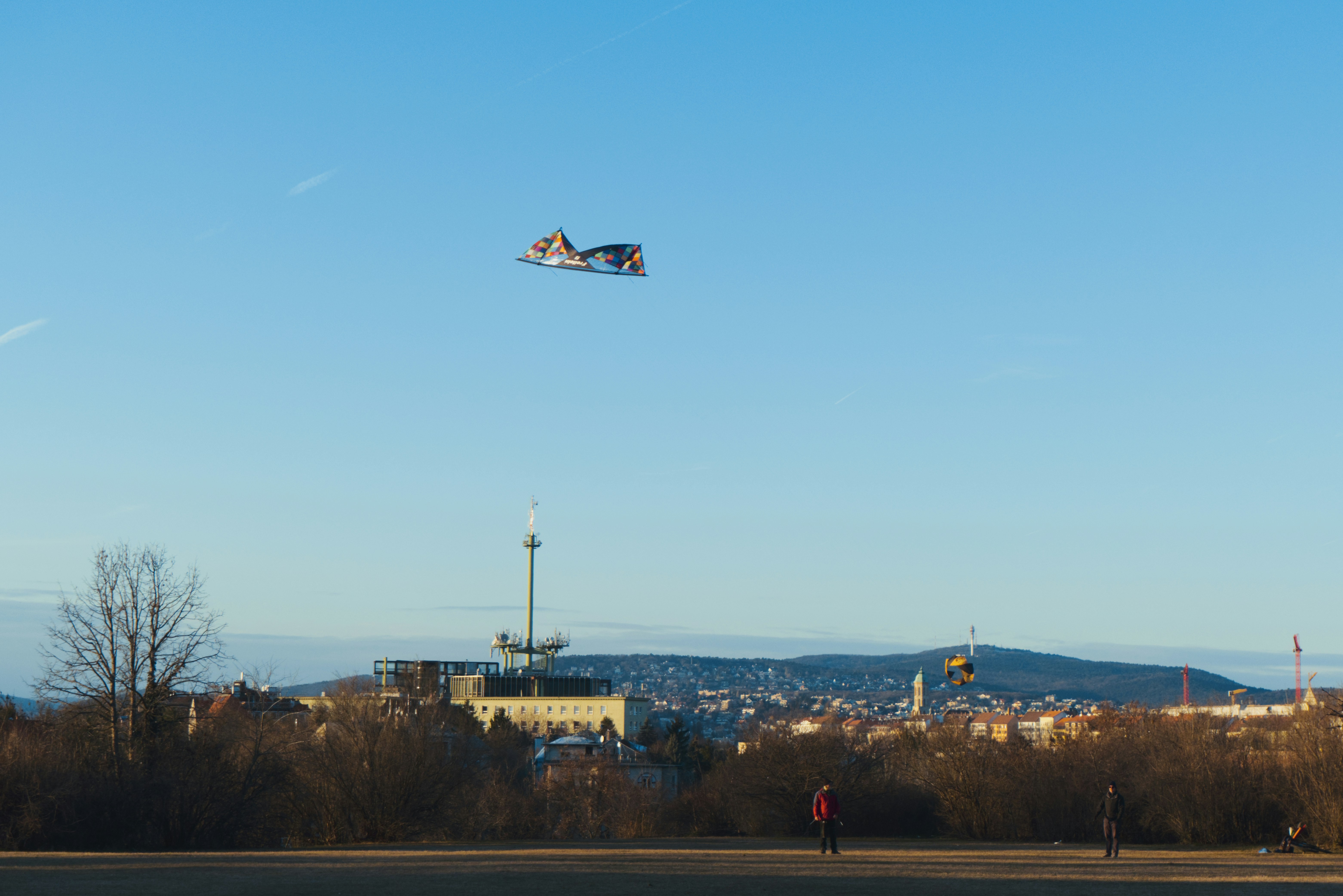 A person is flying a kite in the sky photo – Free Hungary Image on Unsplash