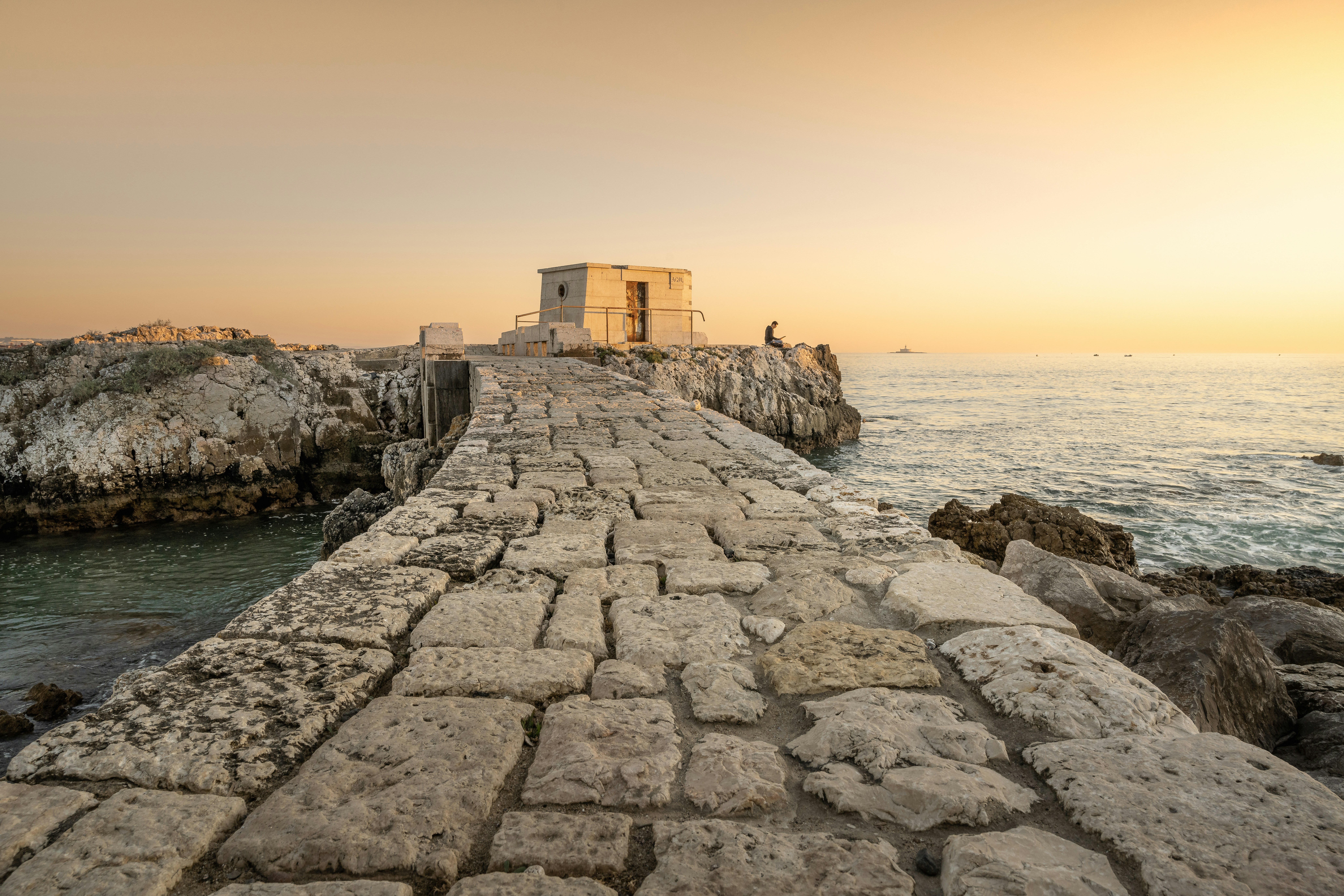 Golden Pathway to the Sea FortressBernardo Lorena Ponte