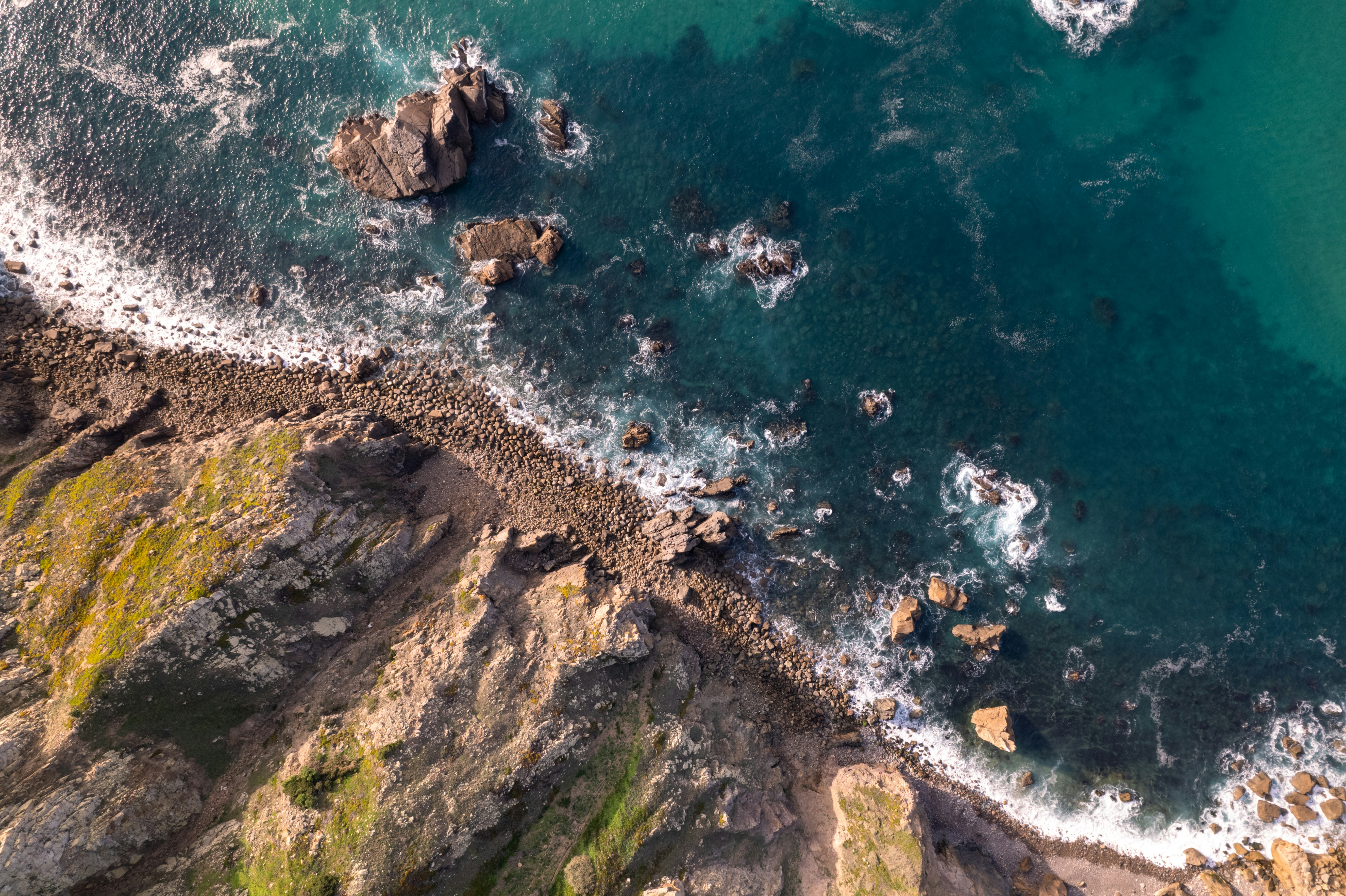 A bird's eye view of a rocky coastline photo – Free Cabo da roca Image ...