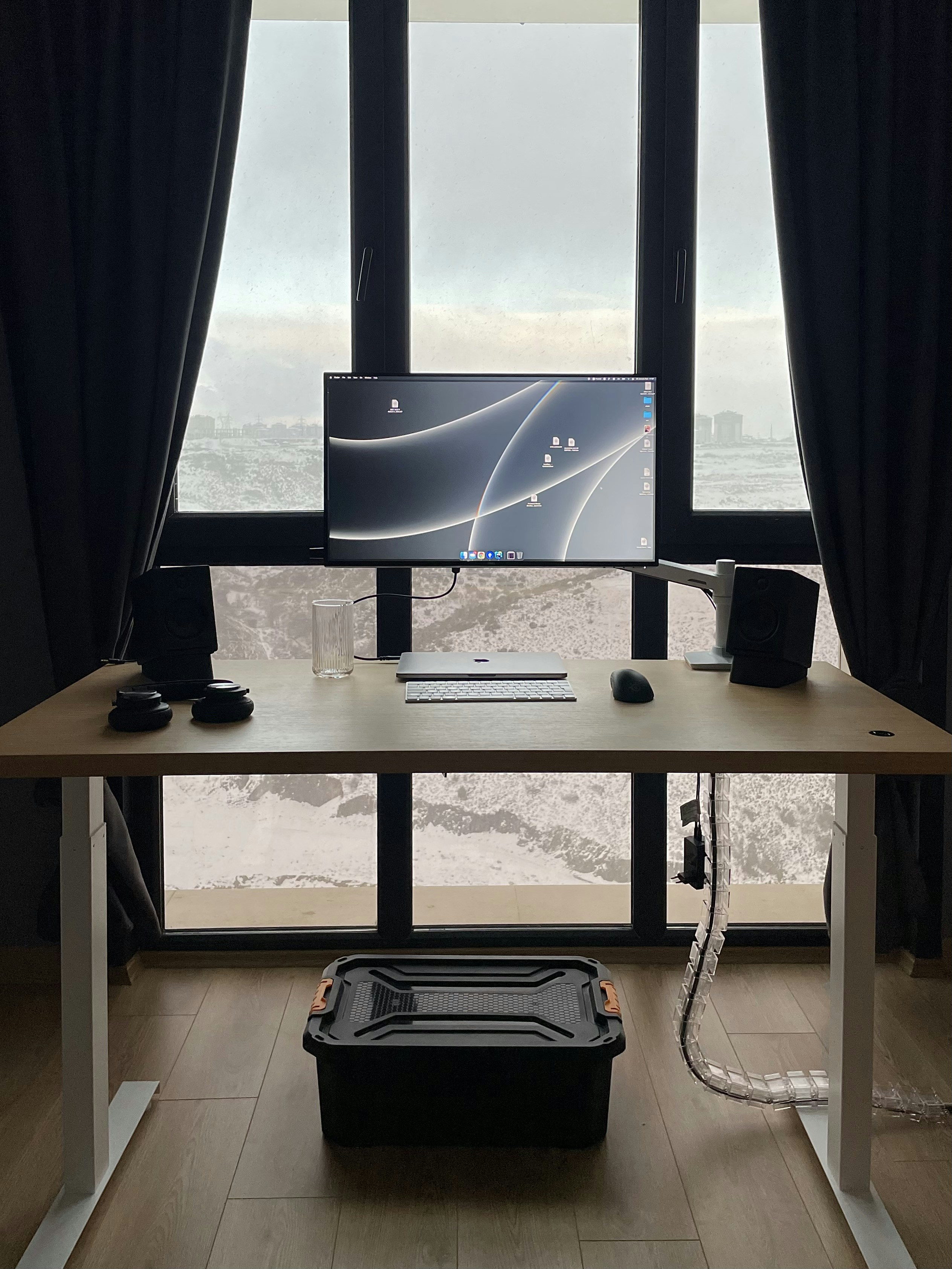 Half Moon Desk Pictures | Download Free Images on Unsplash
