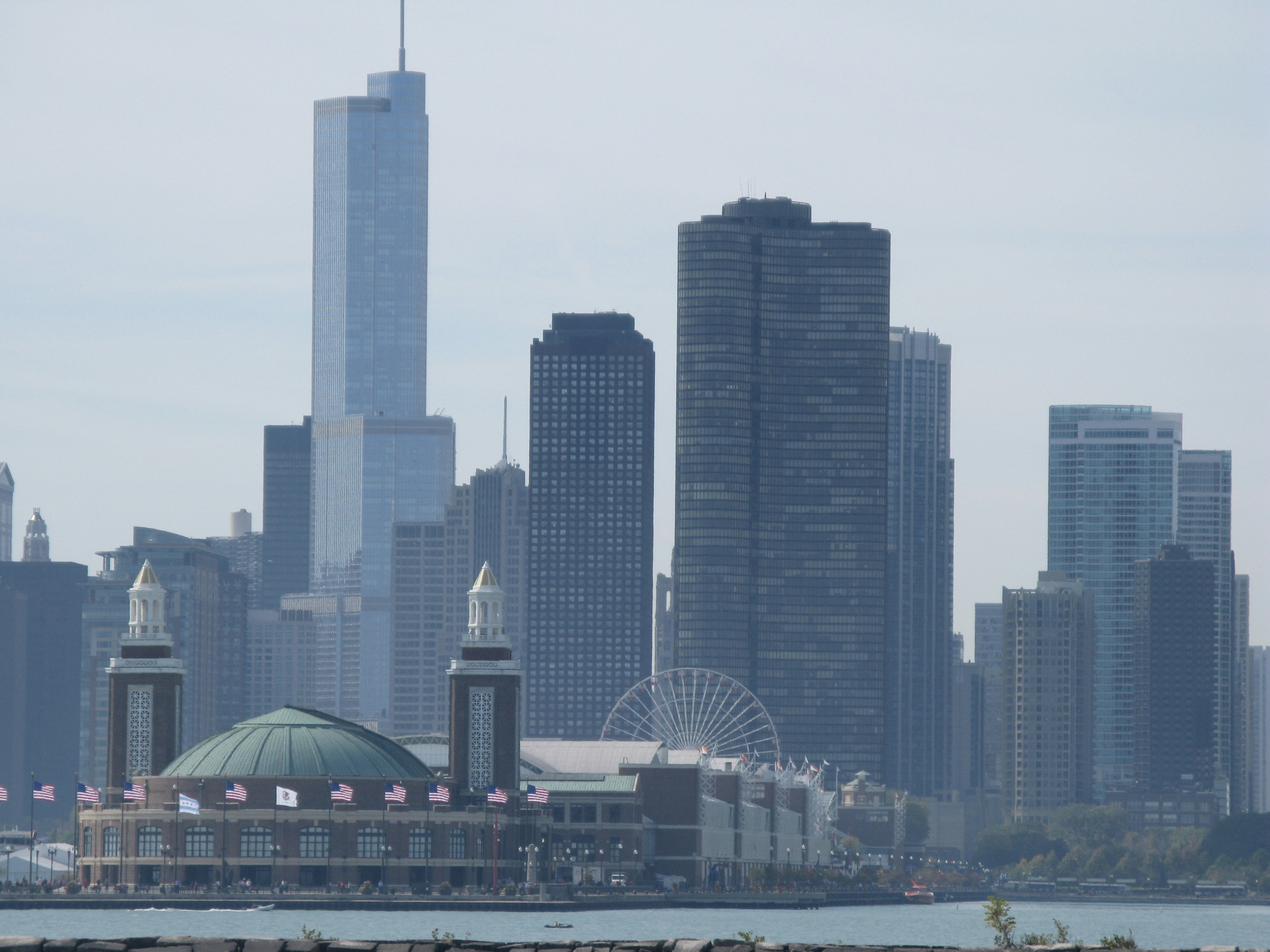 Glass Tower and Pierscape: A Lakefront Chicago Moment