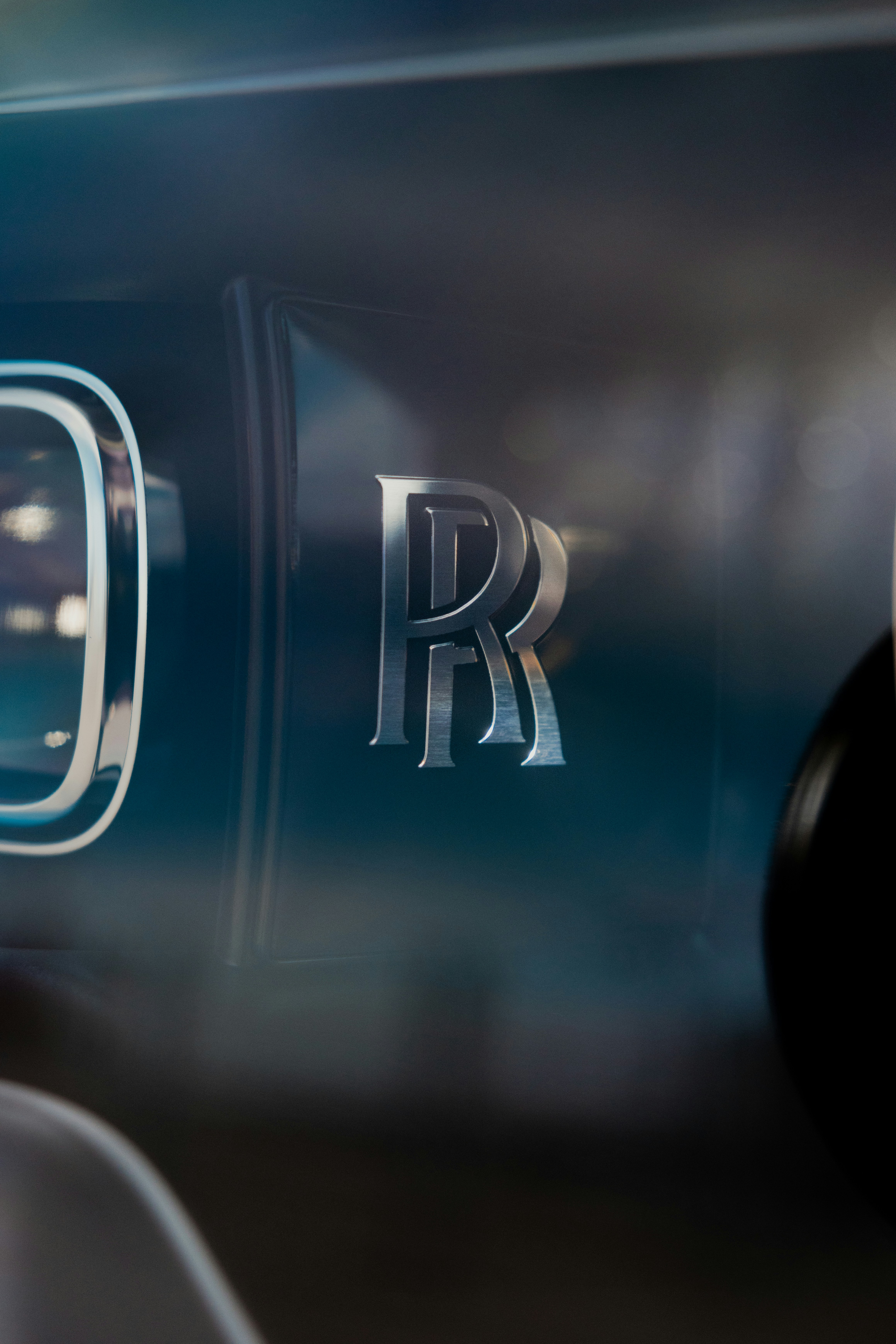A close up of a car door with the letter r on it photo – Free Text ...
