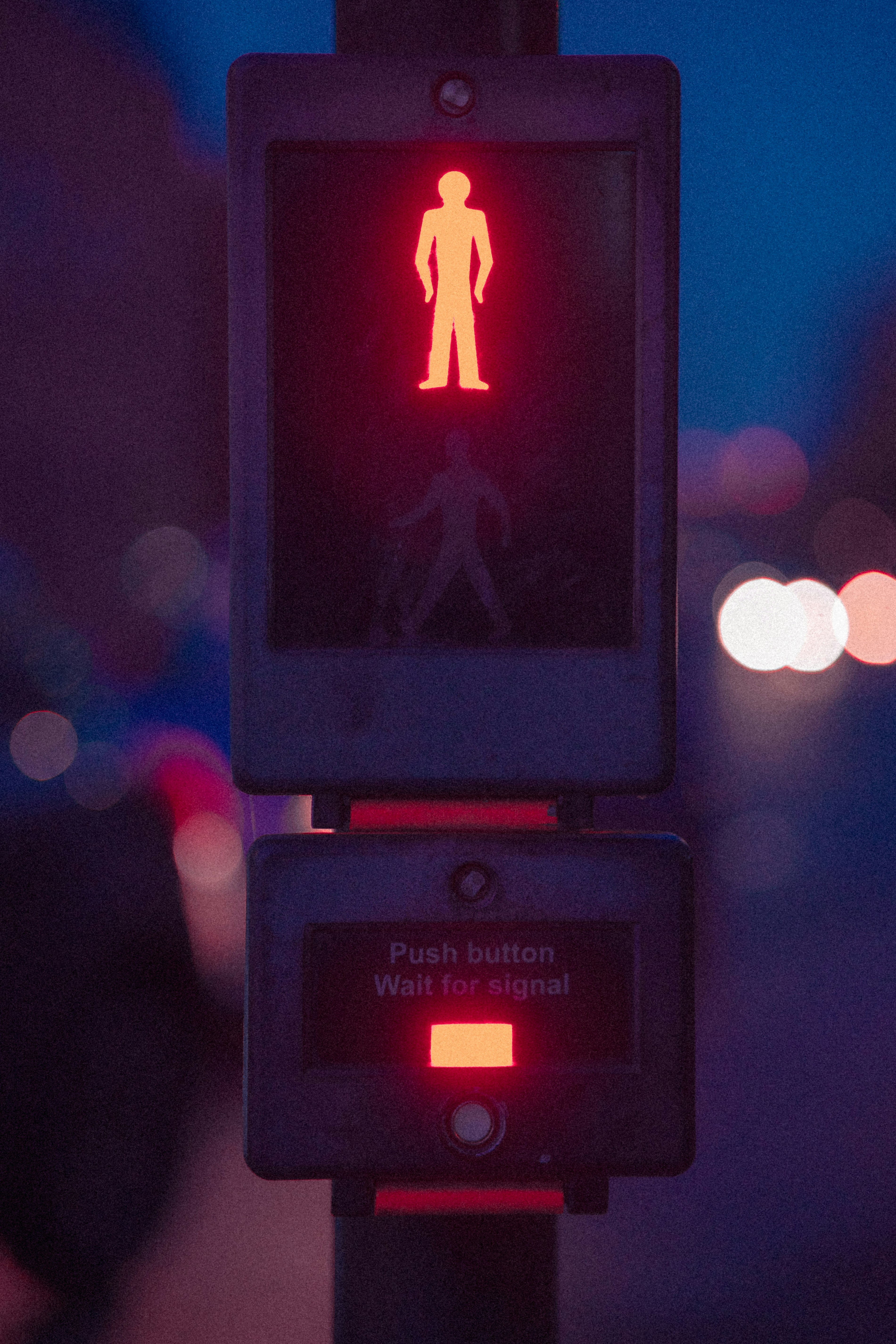 A red pedestrian walk sign on a pole photo – Free Light Image on Unsplash