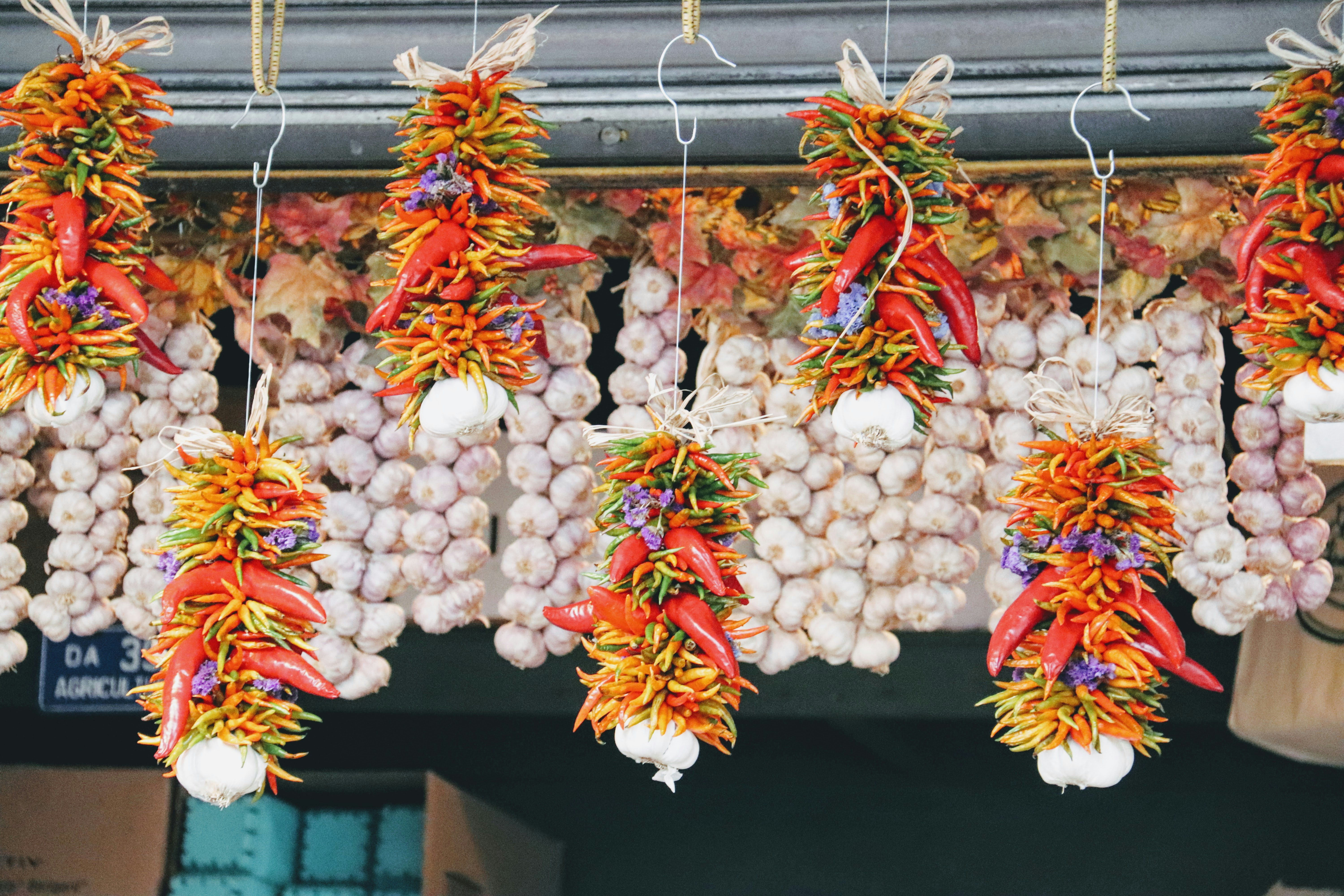 Un bouquet de légumes suspendu à une ligne photo – Photo Plante ...