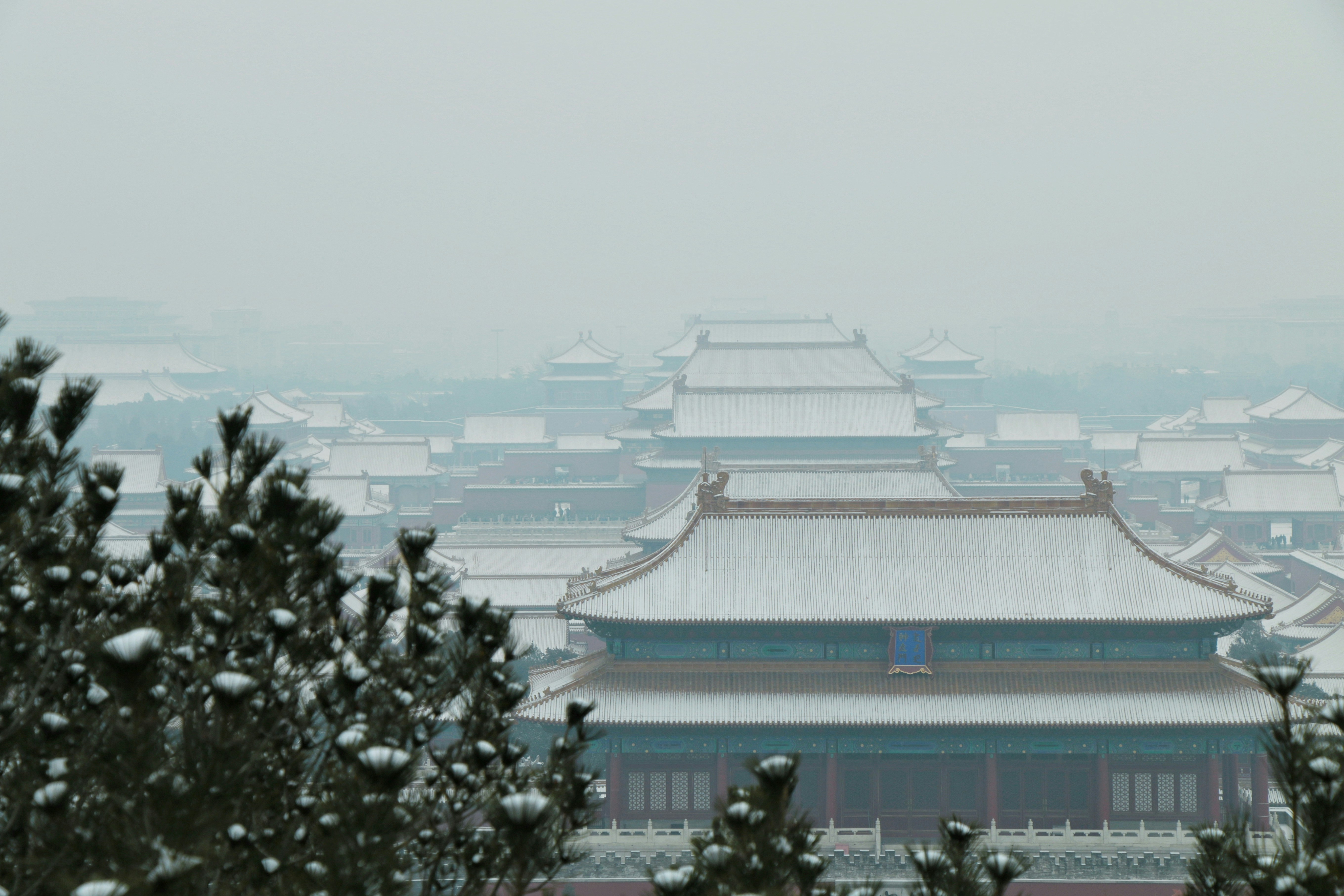A view of a chinese building in the snow photo – Free 中国北京市东城区景山 Image ...