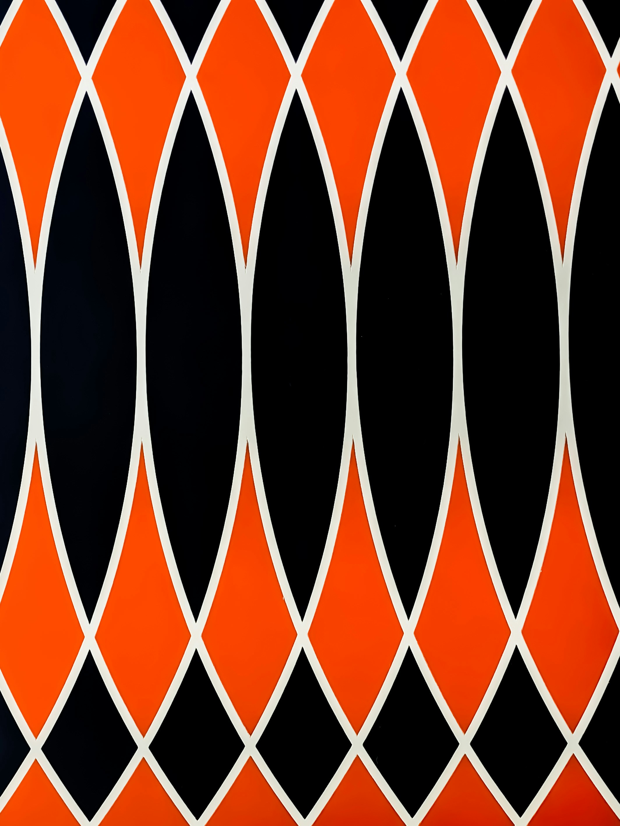 Crisscross of Fire and Night: A Repeating Diamond Rhythm