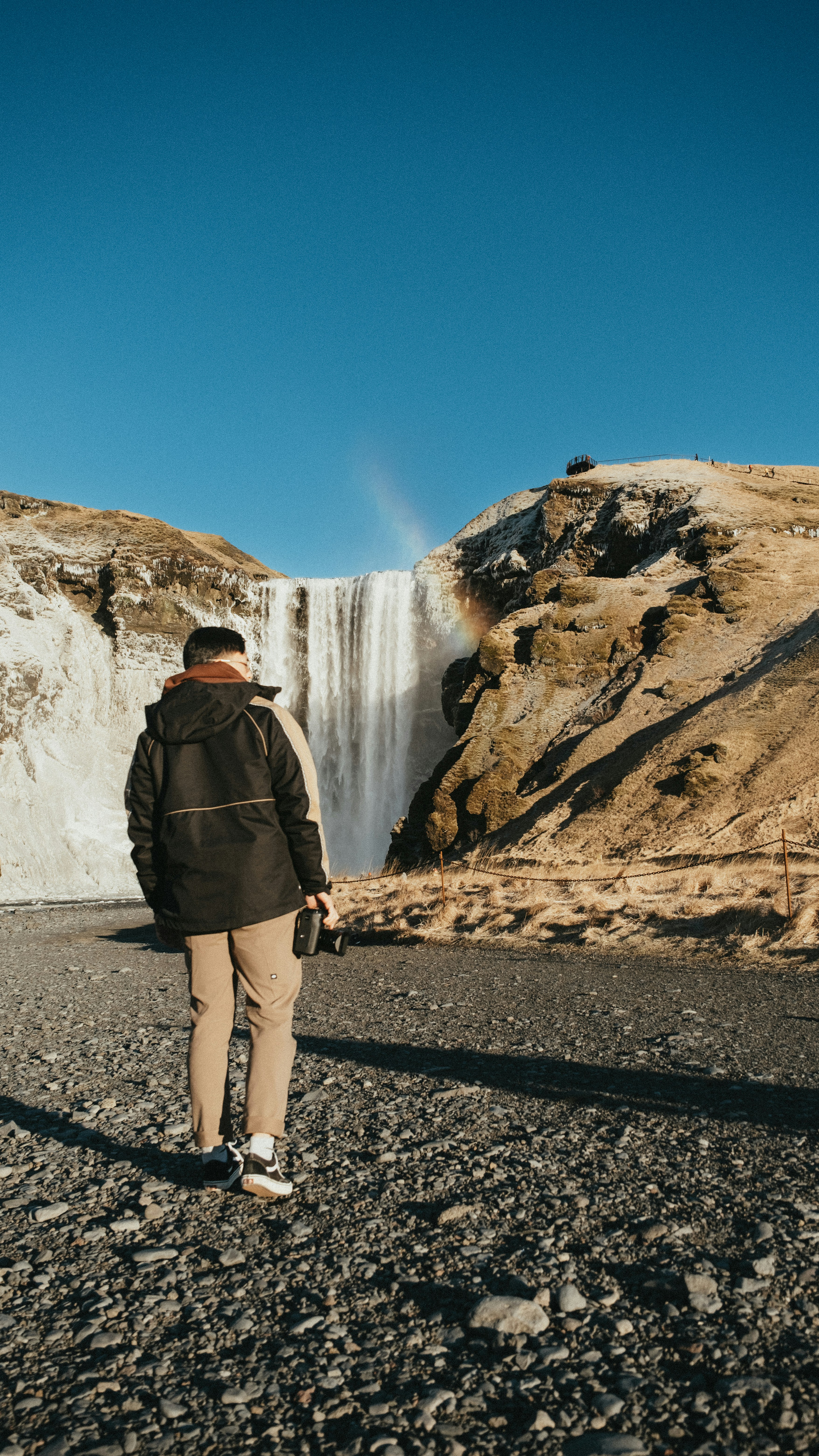 Between Stone and Spray: A Photographer's Gaze at the Falls