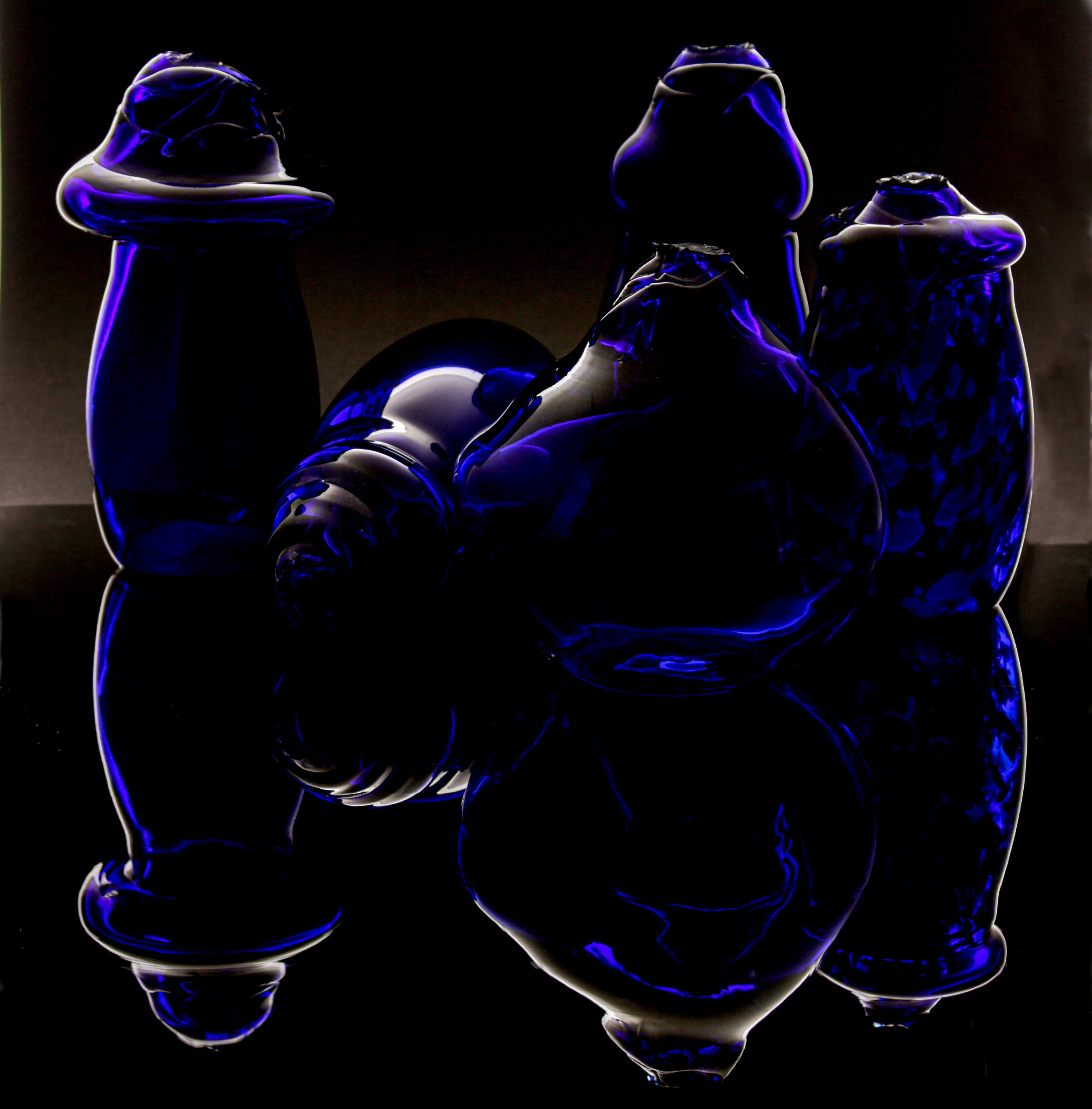 Blue Glass Chess on a Velvet Mirror: Silent Crowns in Reflection