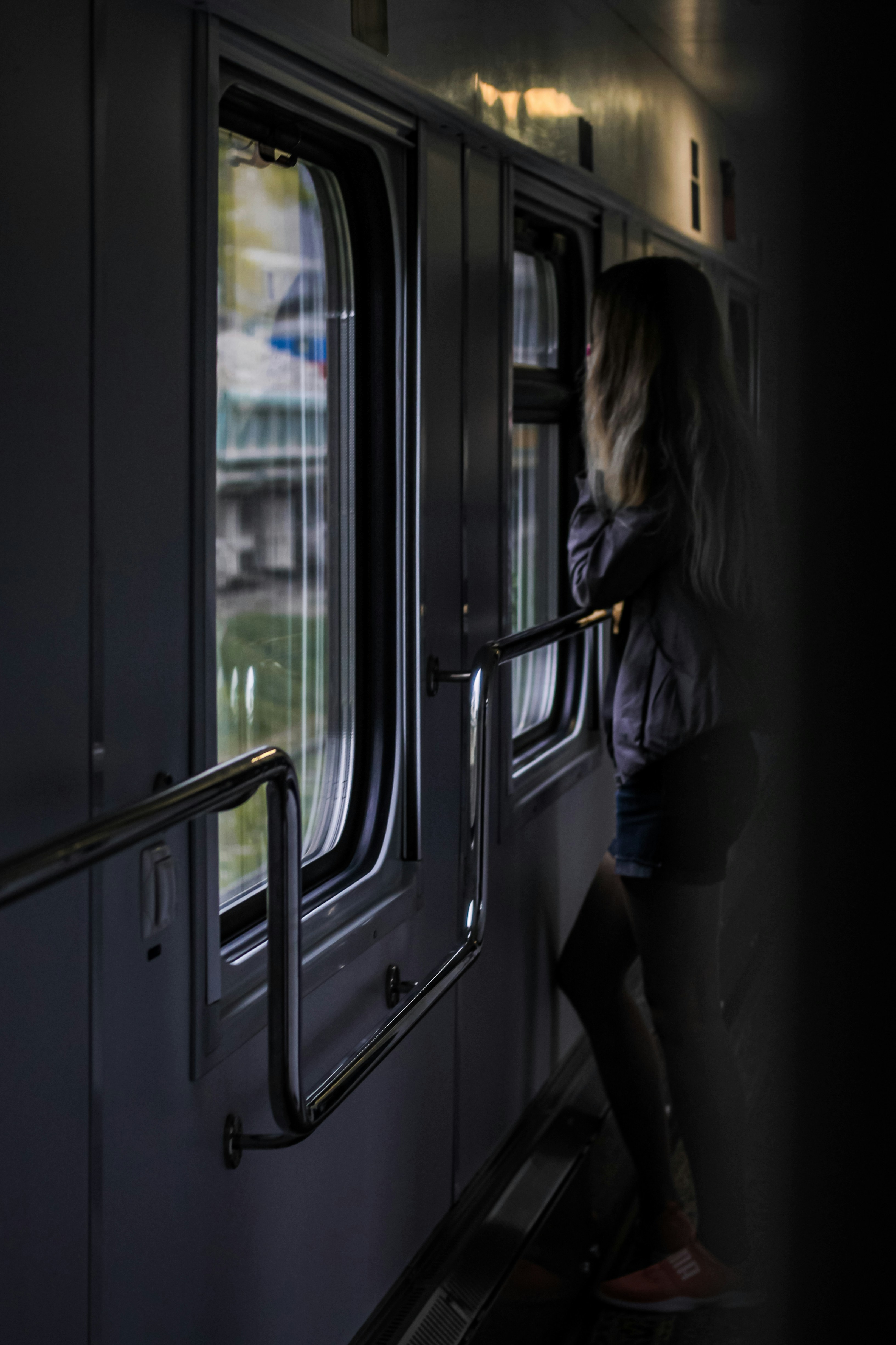 30k+ Woman Looking Out Window Pictures | Download Free Images on Unsplash