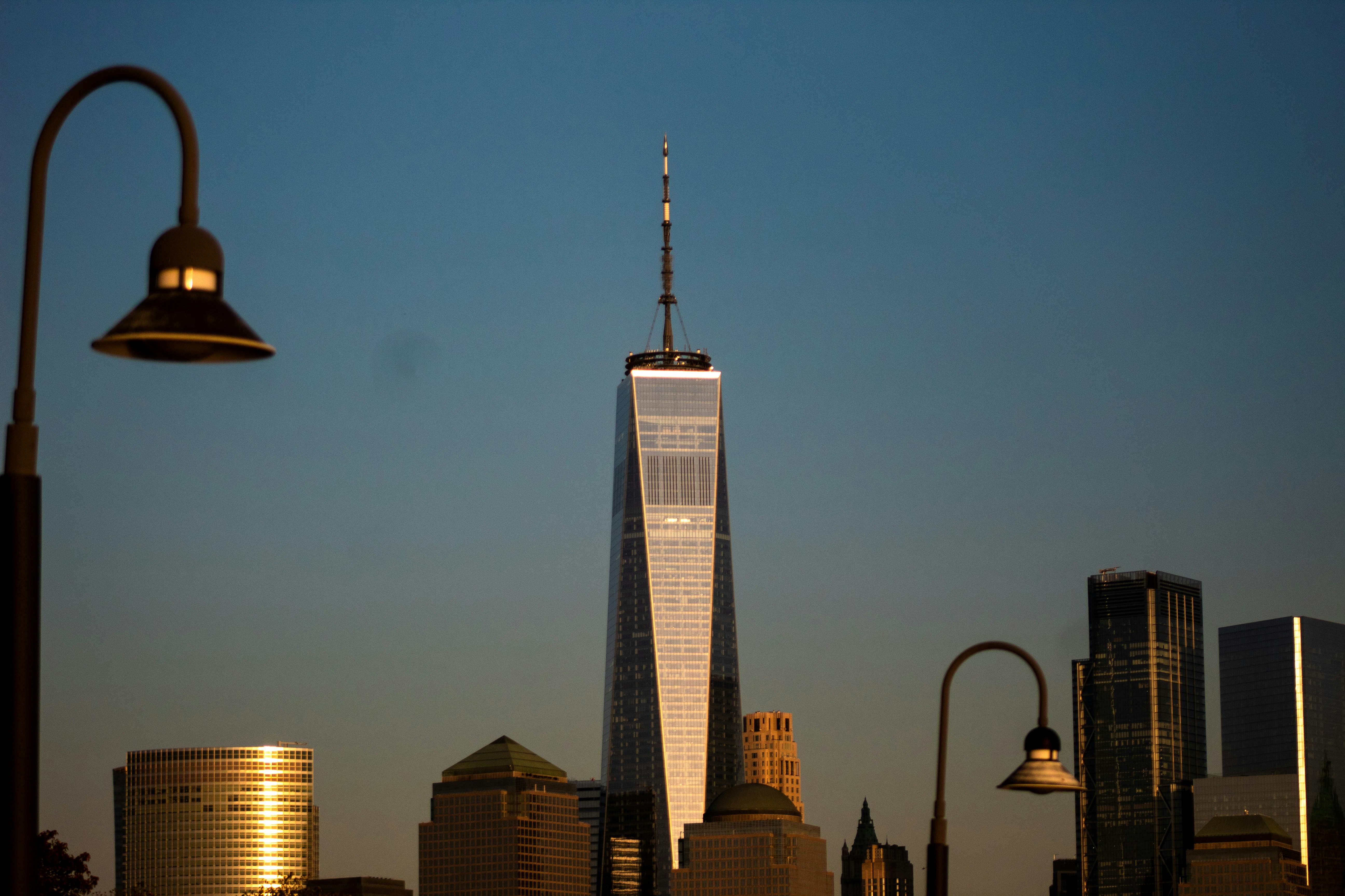 A very tall building towering over a city photo – Free Manhattan Image ...