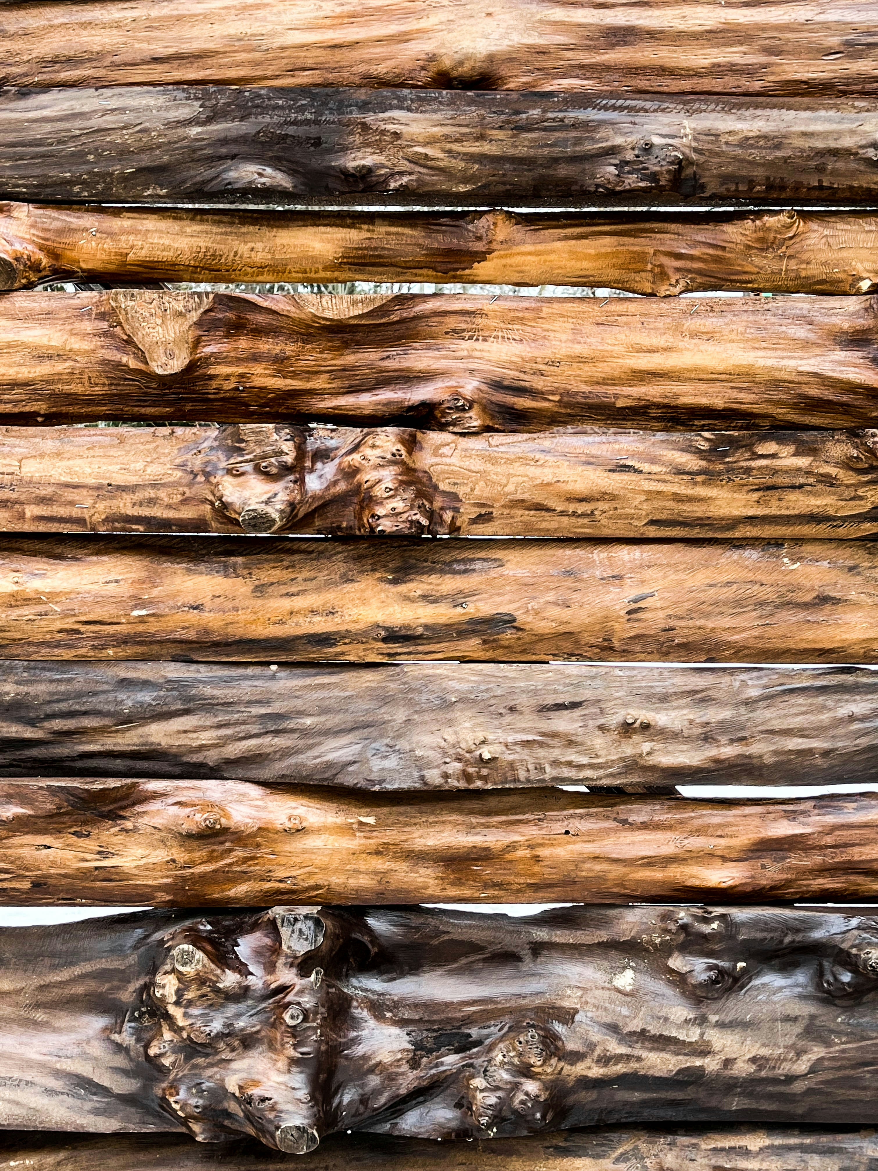 Un gros plan d’un mur en bois fait de rondins photo – Photo Bois ...