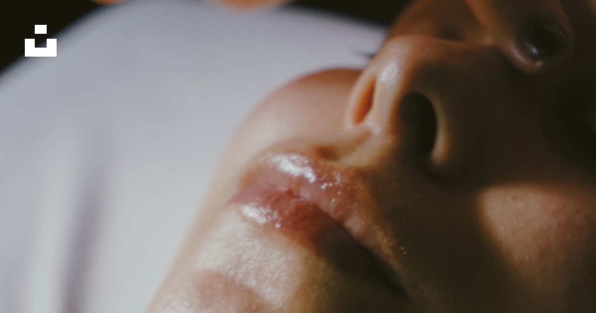 얼굴에 얼굴 마사지를받는 여자 사진 Unsplash의 무료 바하 칼리포르니아 주 이미지
