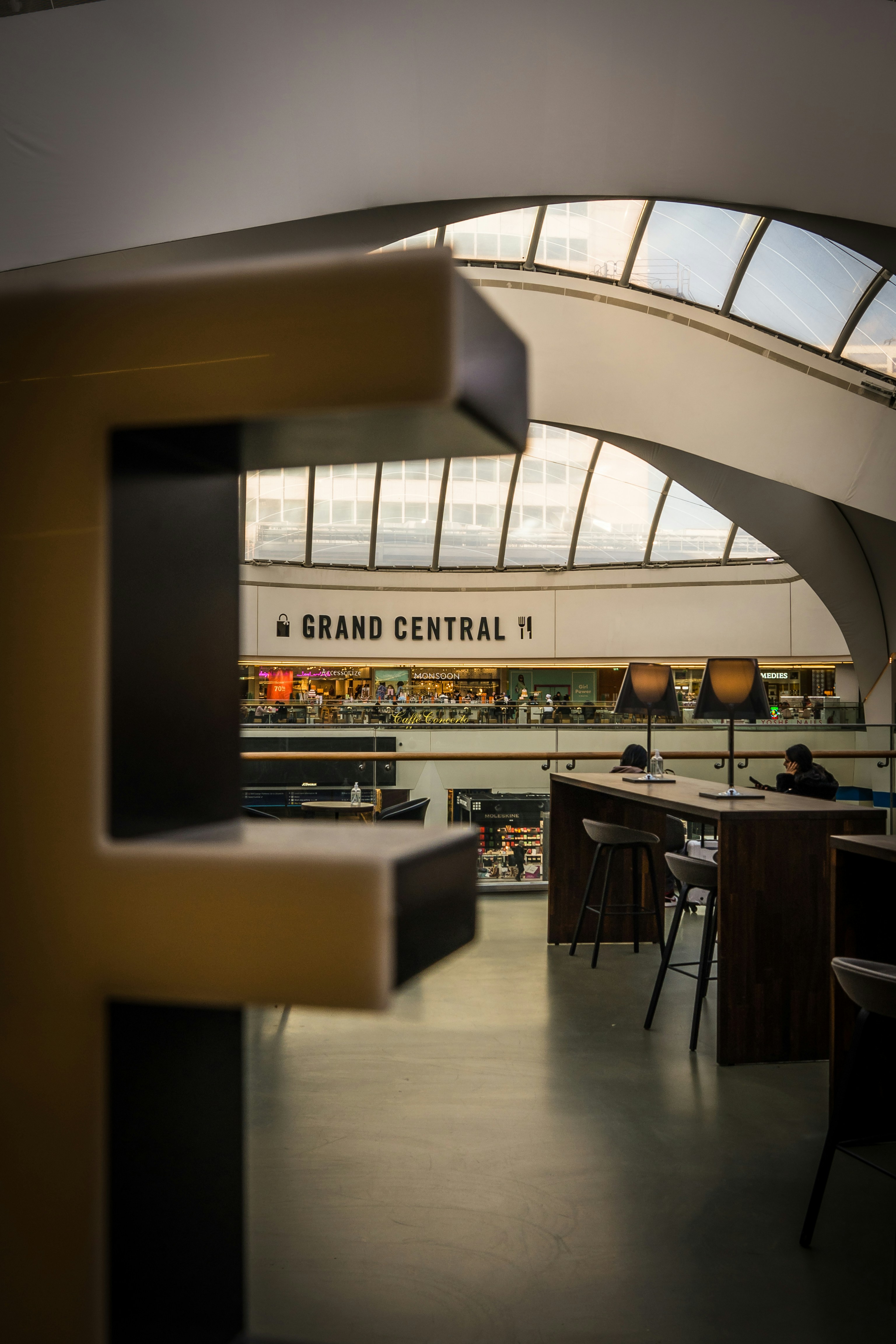 Framed Grandeur: Grand Central Atrium Café through a Sculptural Letter Frame