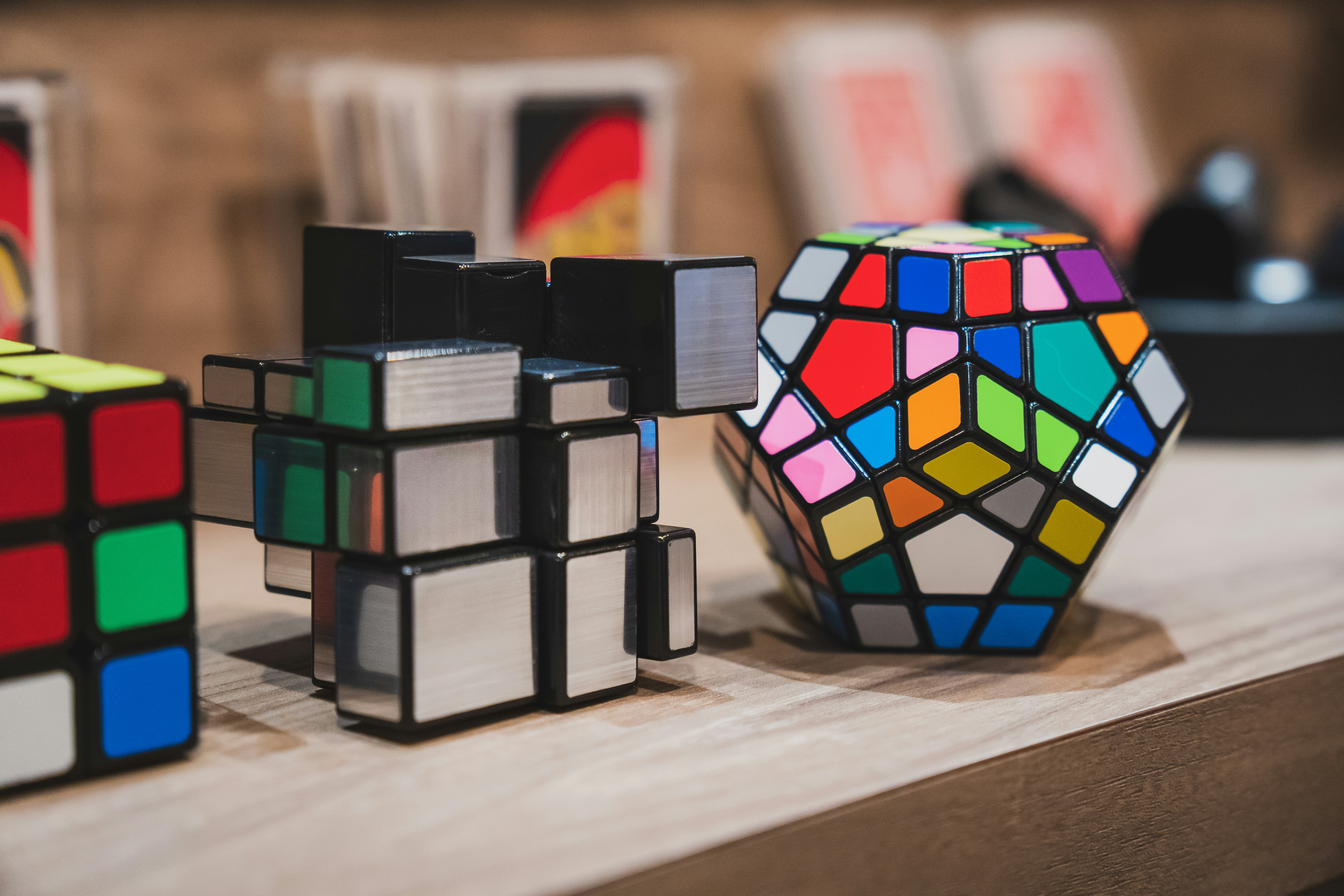 A group of rubik cubes sitting on top of a table photo – Free Table ...