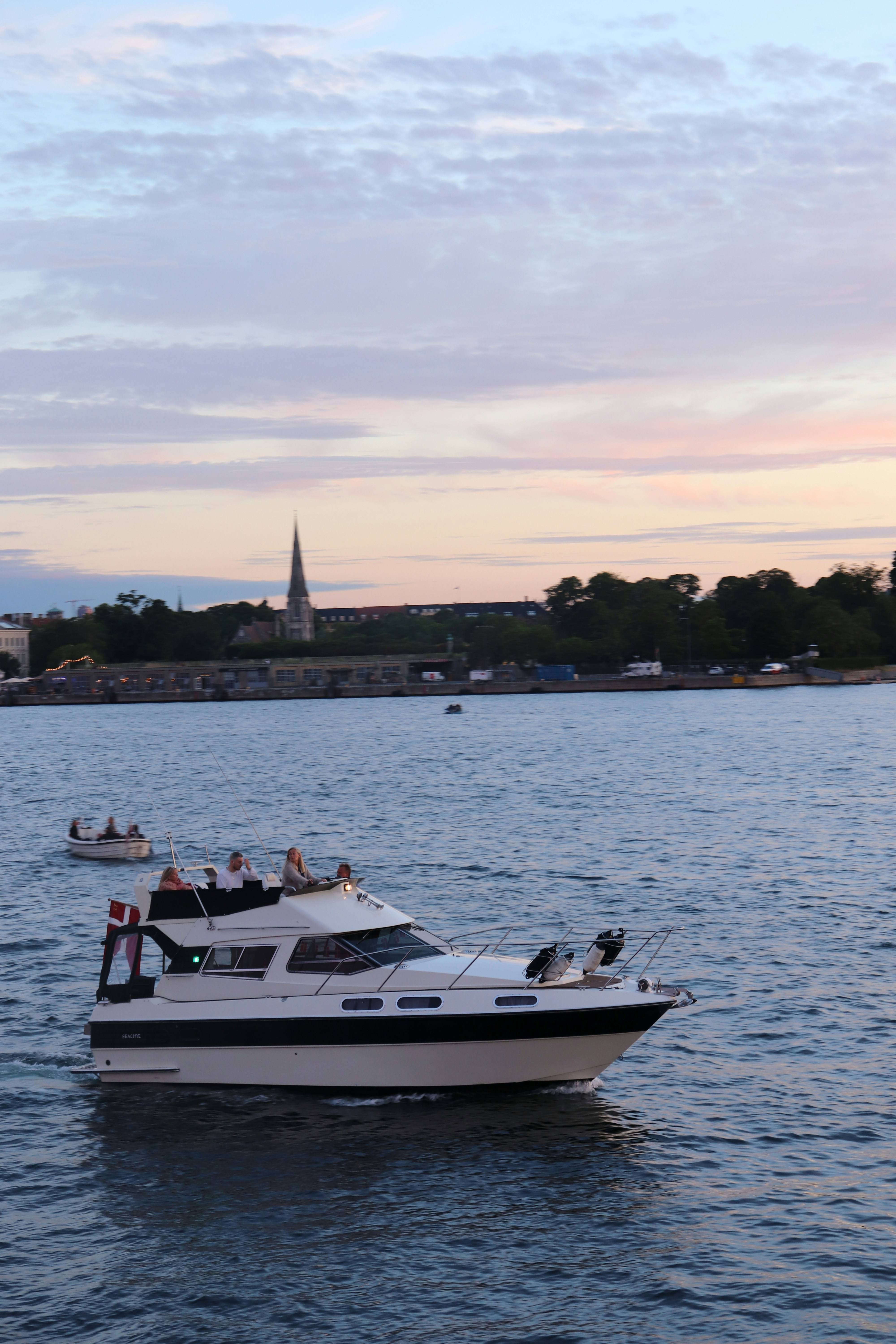 A couple of boats floating on top of a lake photo – Free Boat Image on ...