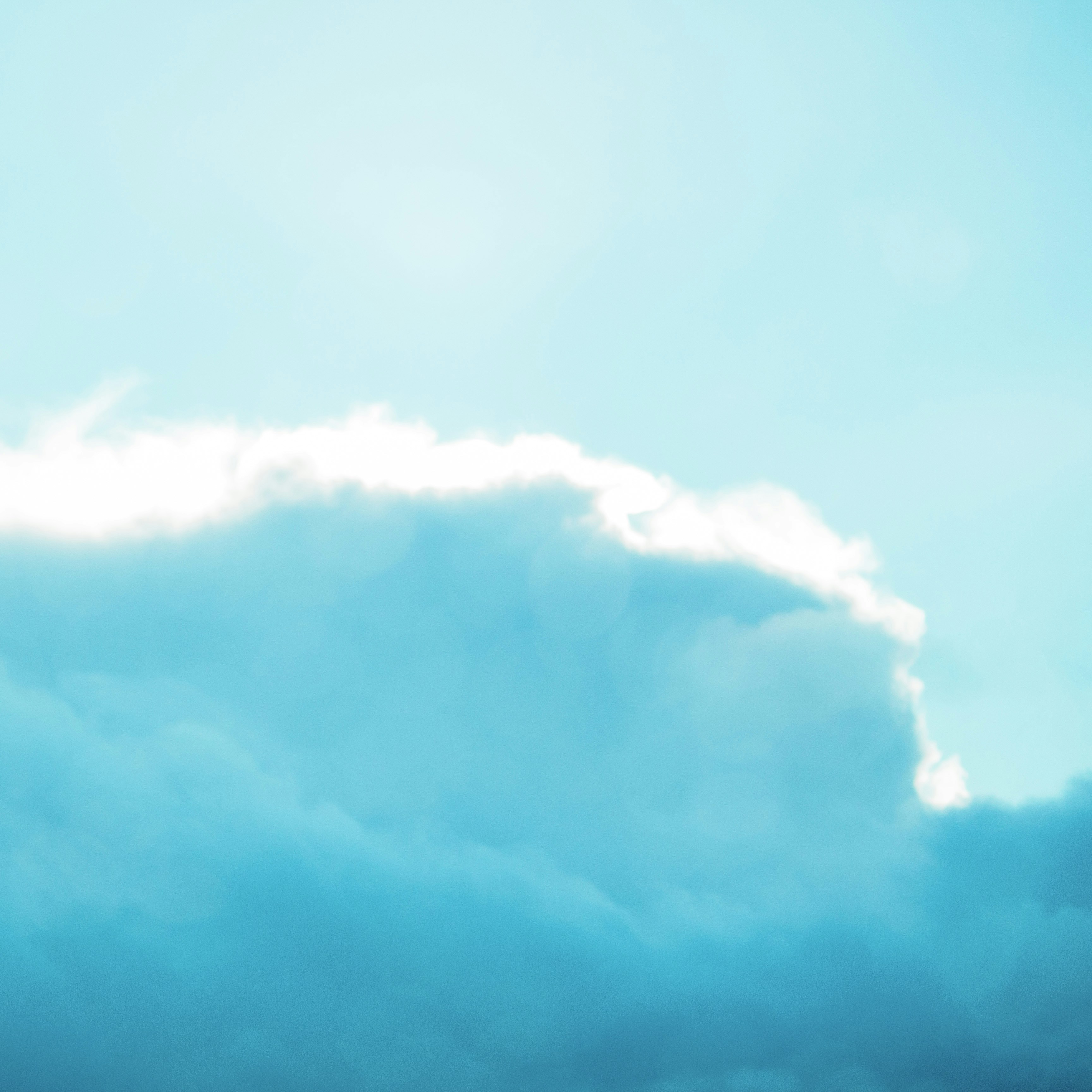 Cyan Zephyr: A Quiet Cloudline Skimming a Turquoise Sky