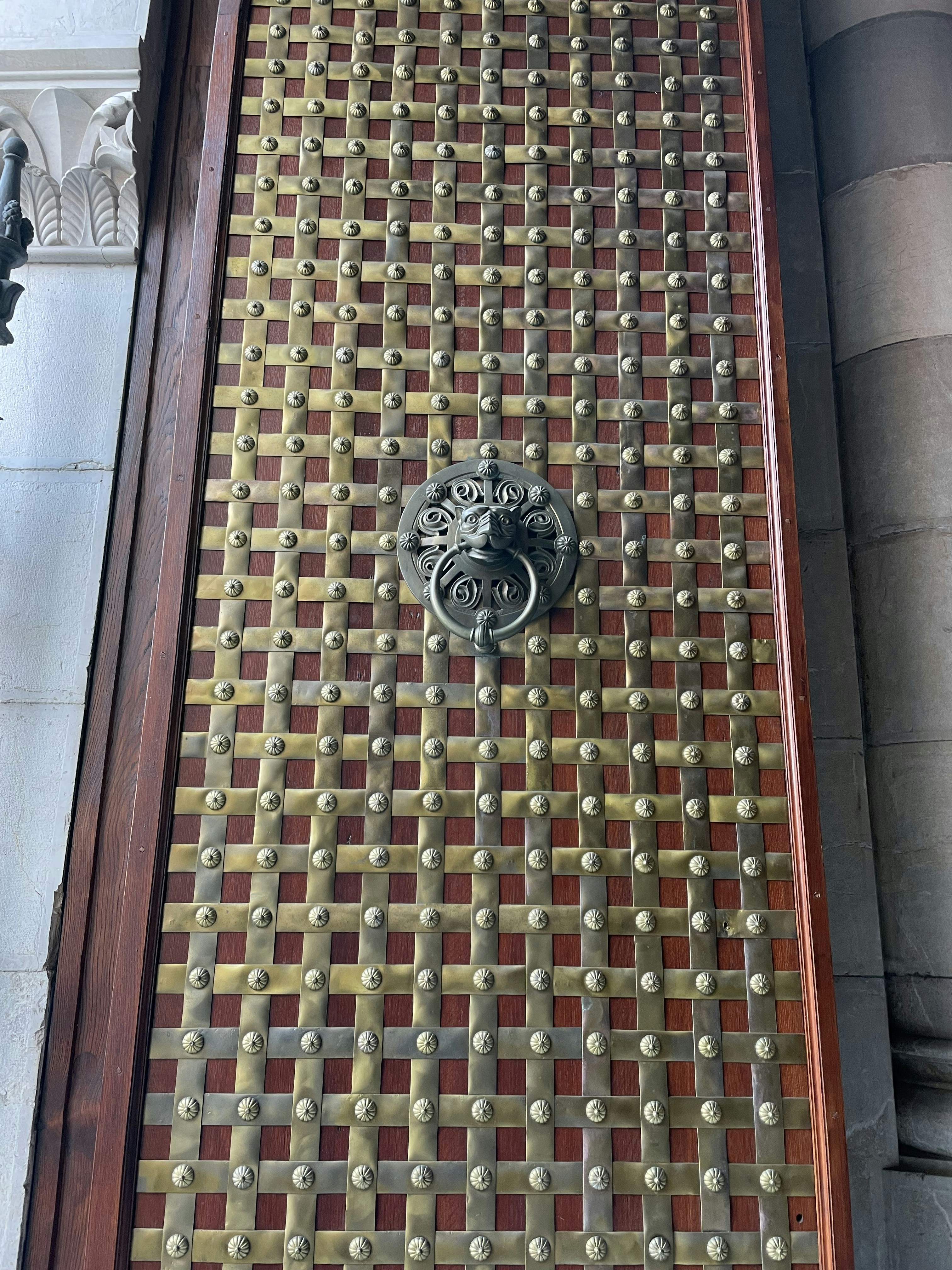 Puertas dentro de un laberinto