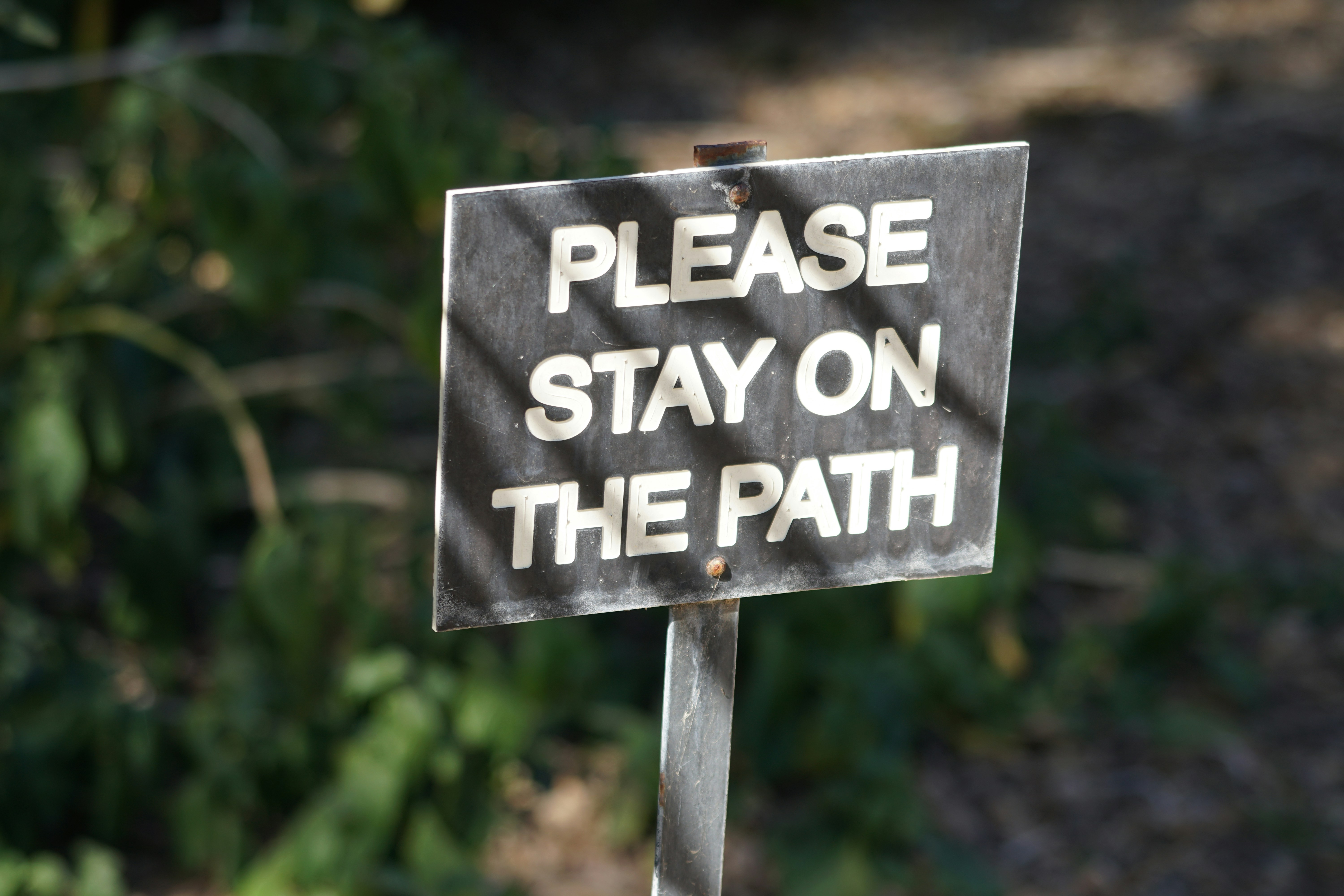 A sign that says please stay on the path photo – Free Symbol Image on ...