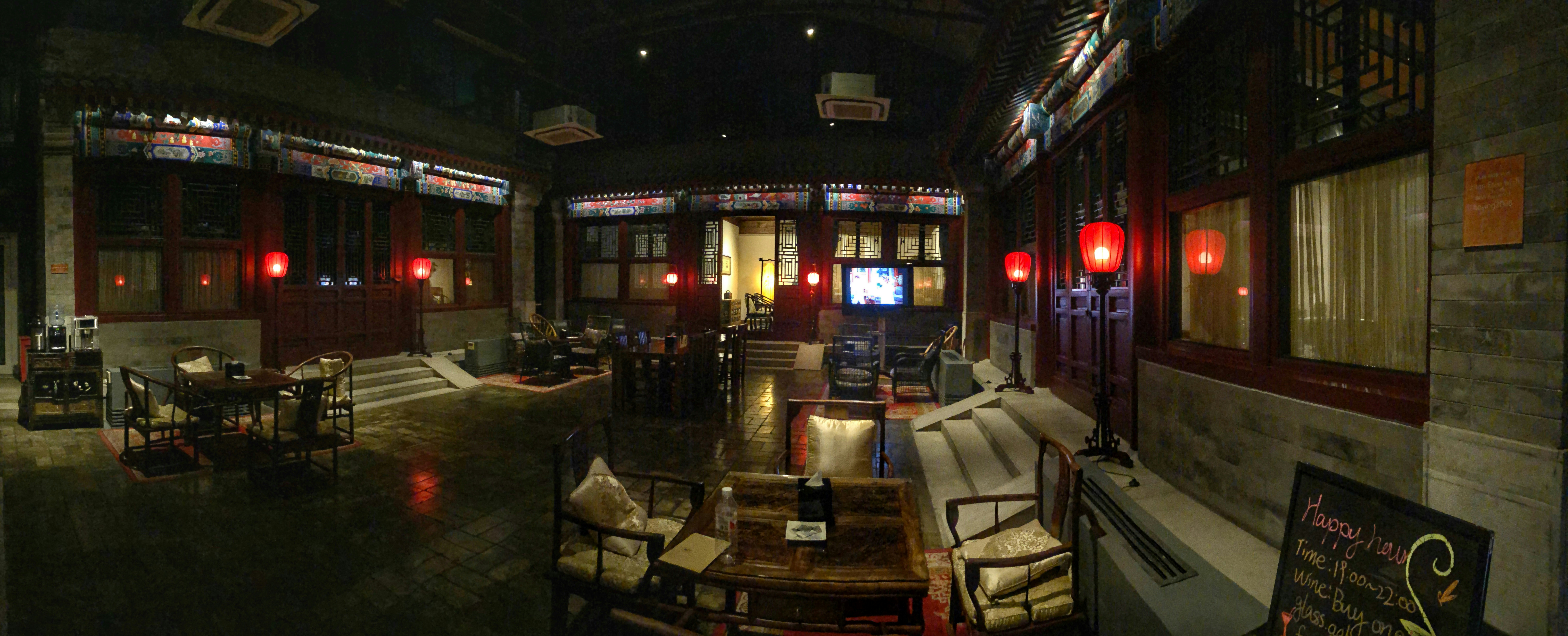 A dimly lit restaurant with tables and chairs photo – Free Hotel Image ...