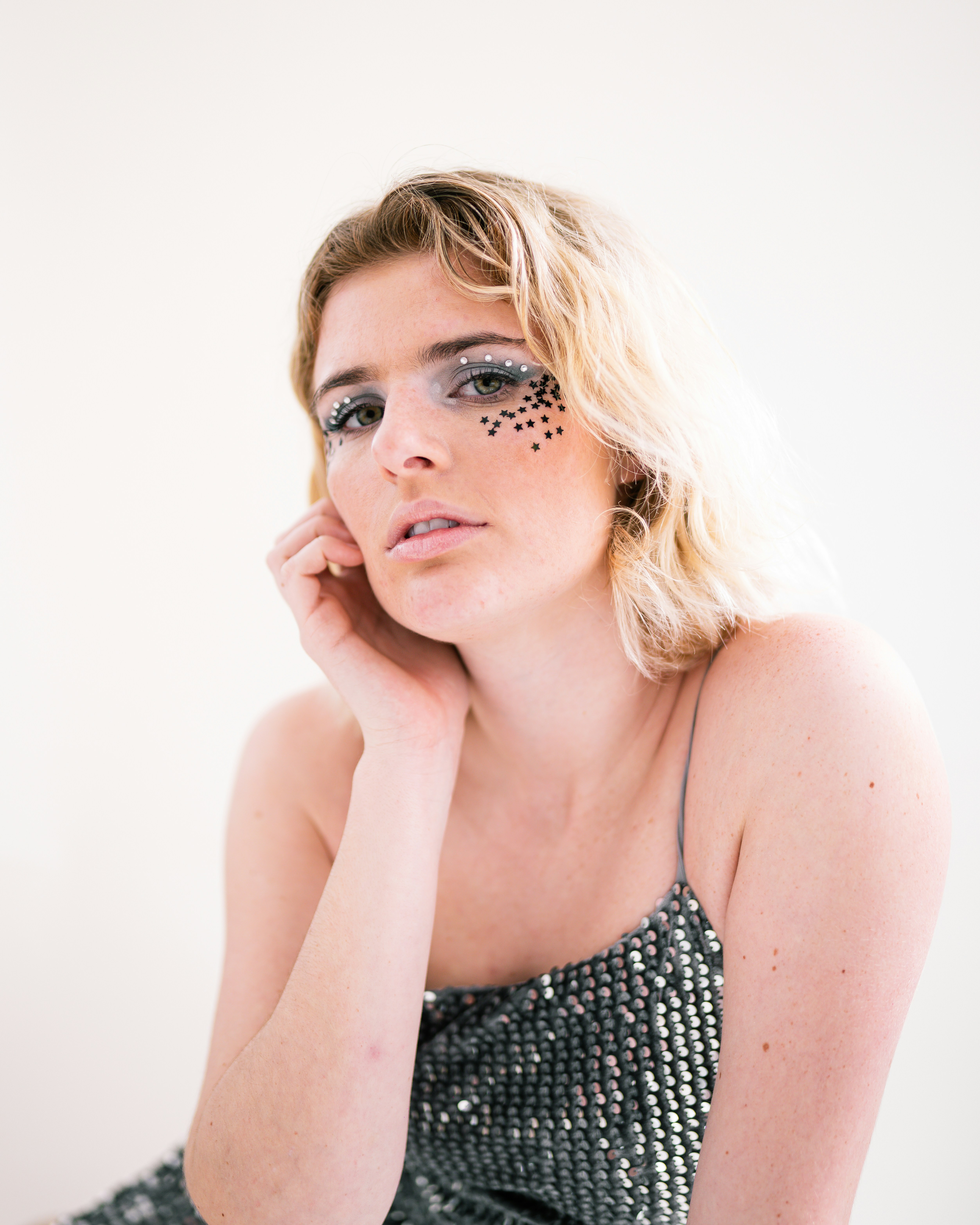 A woman with black dots on her face photo – Free Usa Image on Unsplash