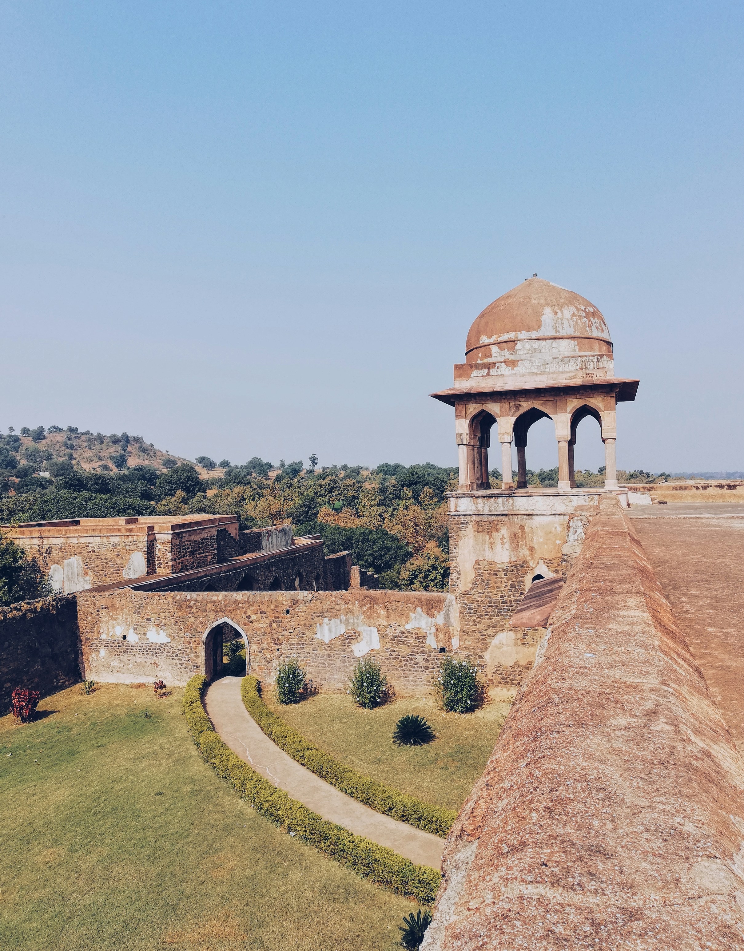 A large stone building photo – Free Fort Image on Unsplash