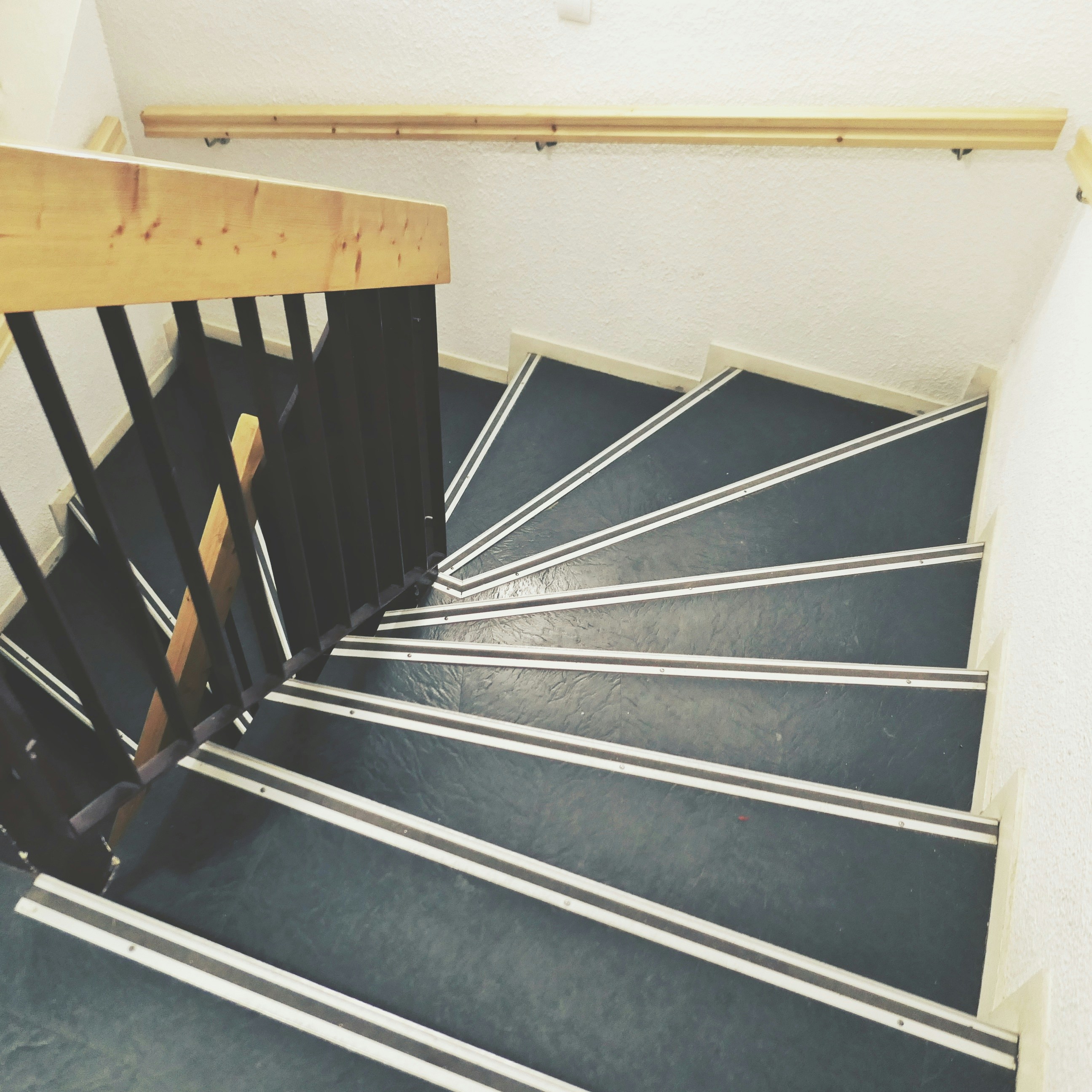 Convergence of Steps: A Stairwell's Quiet Descent