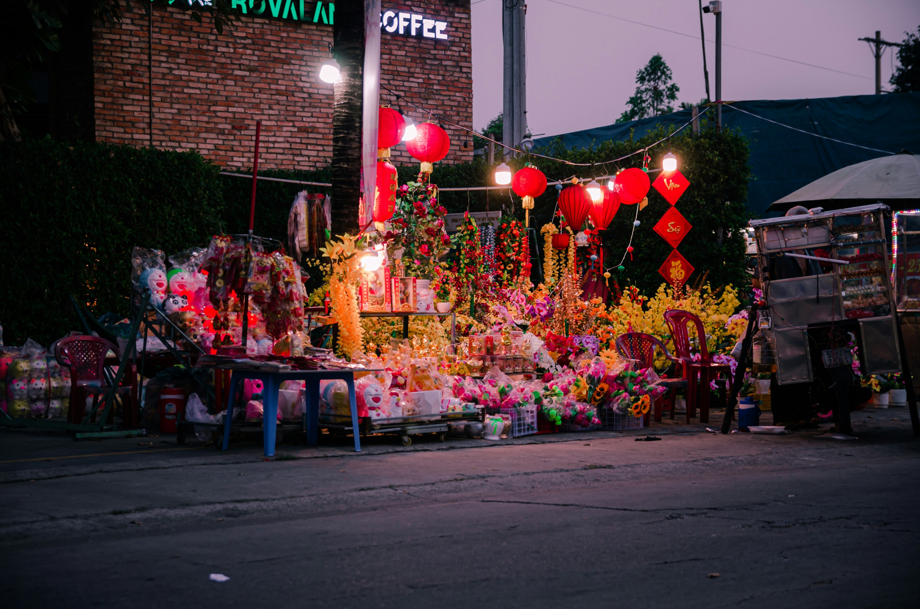 Evening Shrine: A Lantern-Soft Market of Flowers and Red Orbs