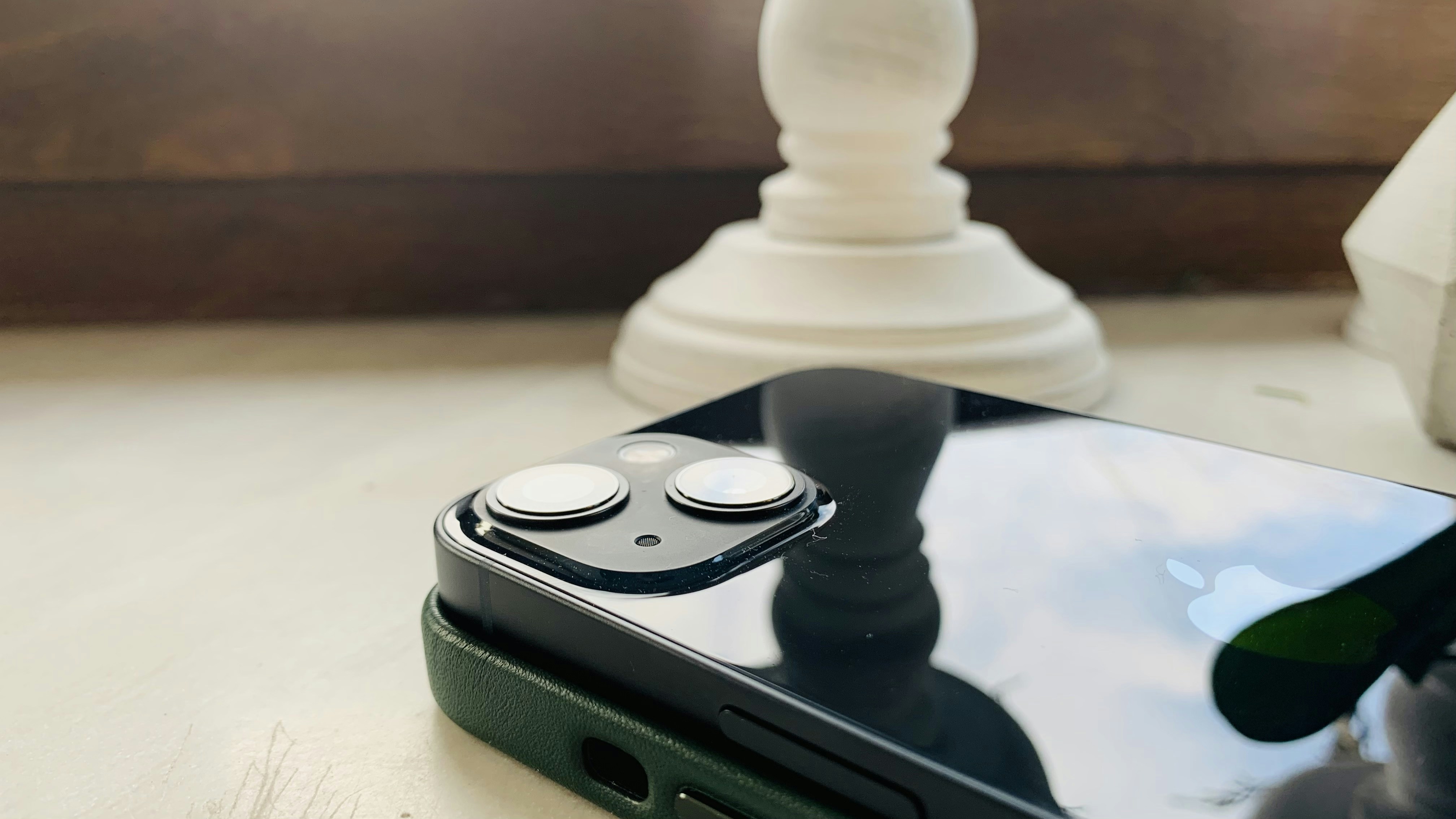A close up of a cell phone on a table photo – Free Grey Image on Unsplash