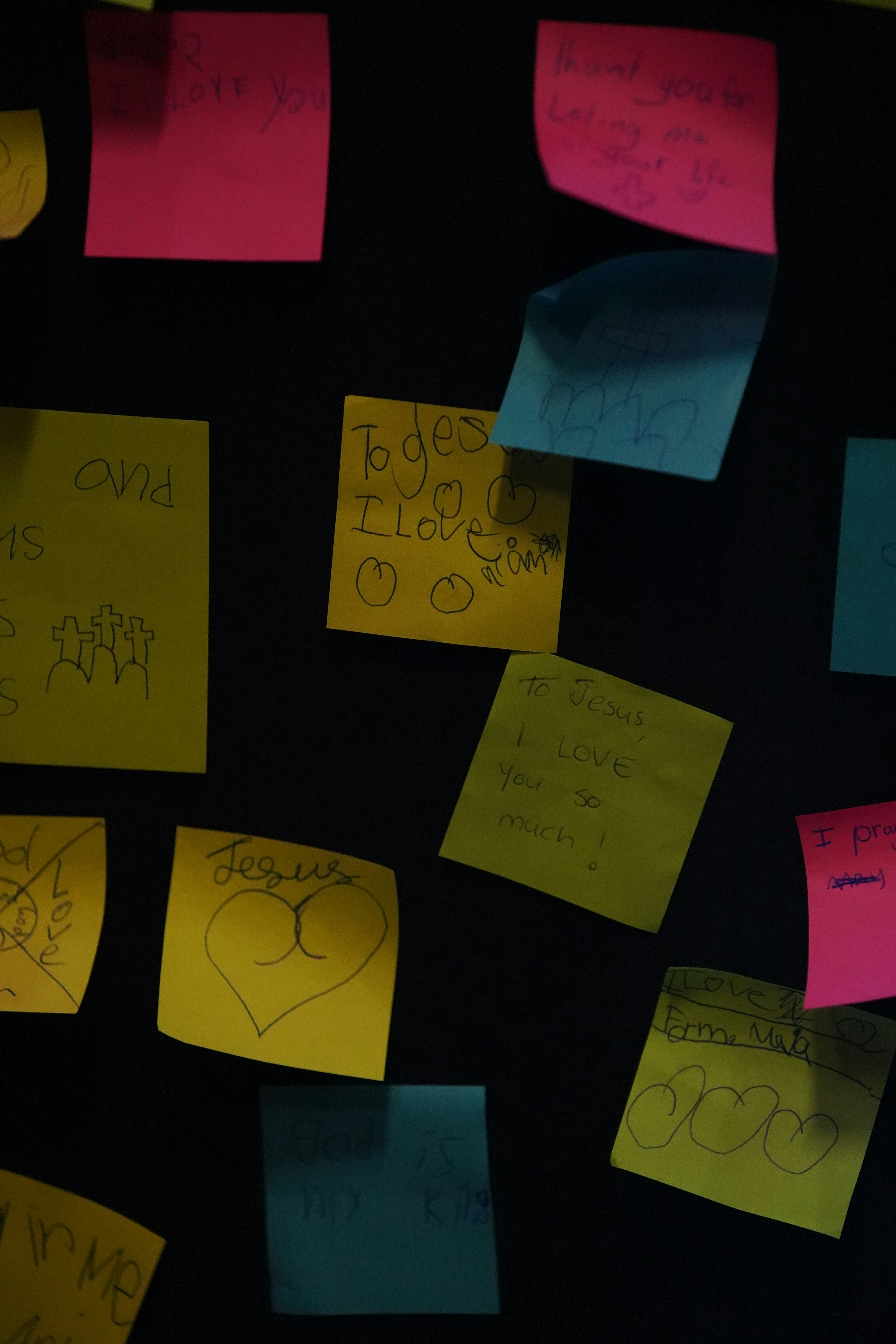 A bunch of post it notes on a wall photo – Free Text Image on Unsplash
