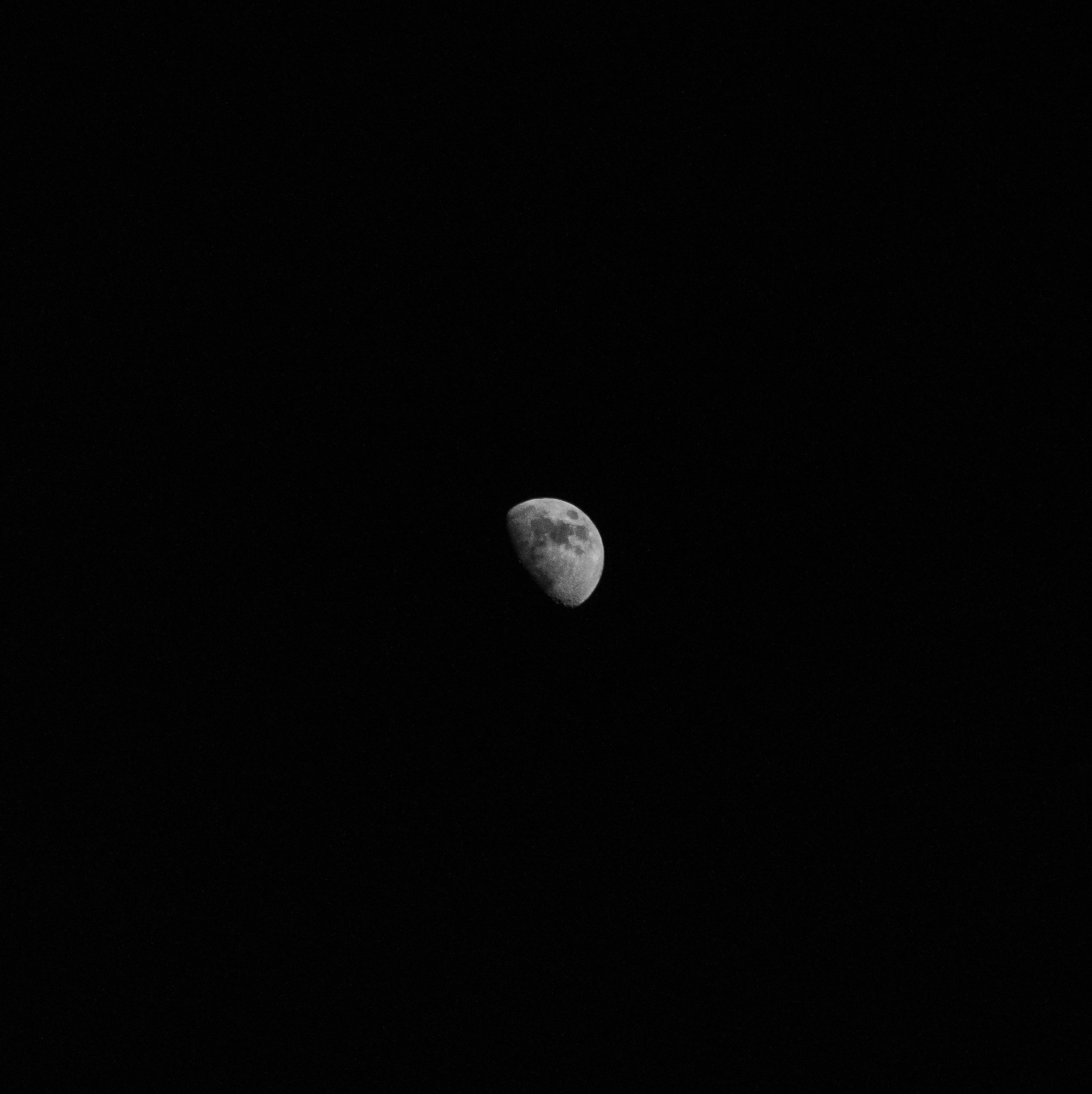 The moon is seen in the dark sky photo – Free Moon Image on Unsplash