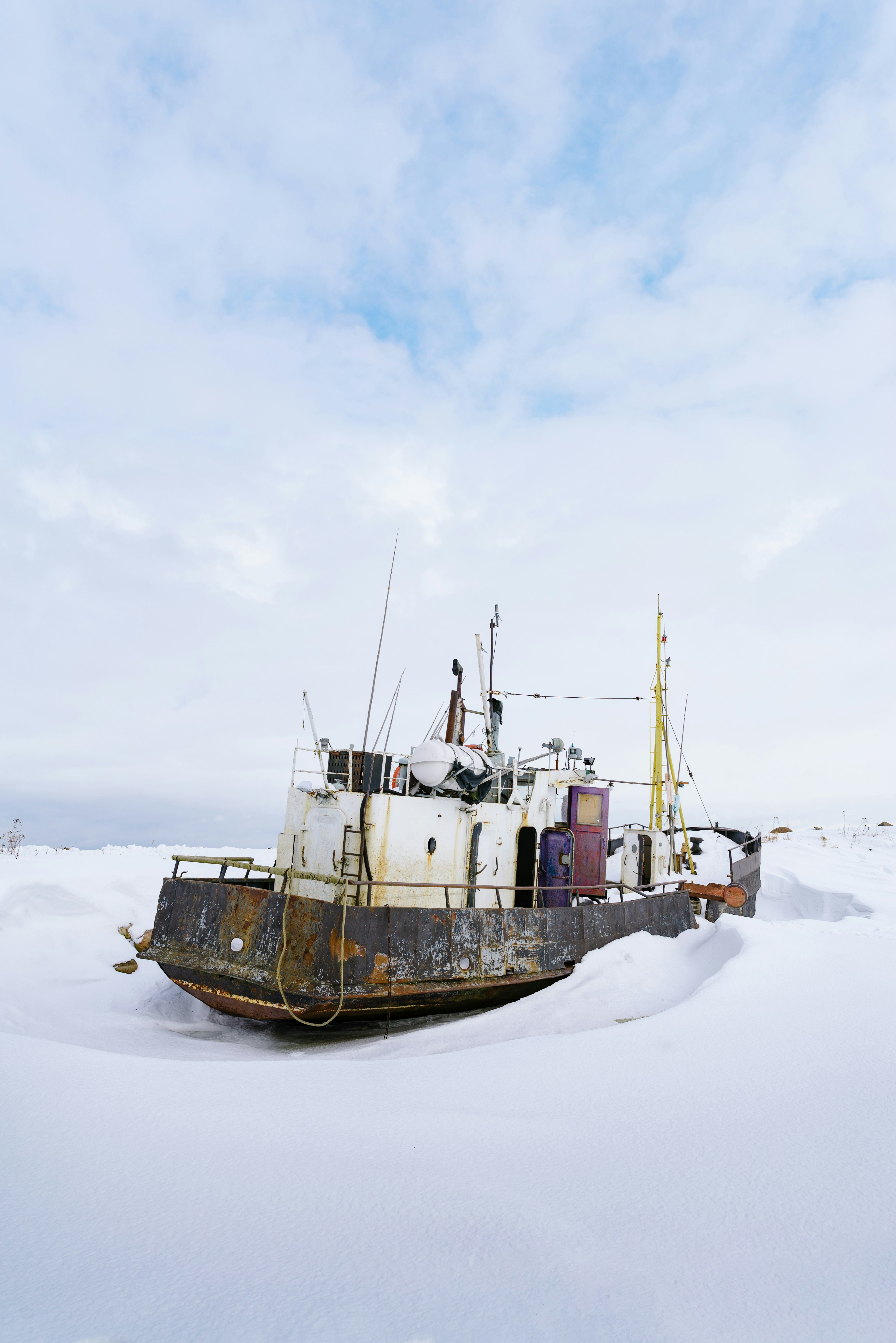 Relic on the Drift: An Ice-locked Vessel in Quiet White Seas
