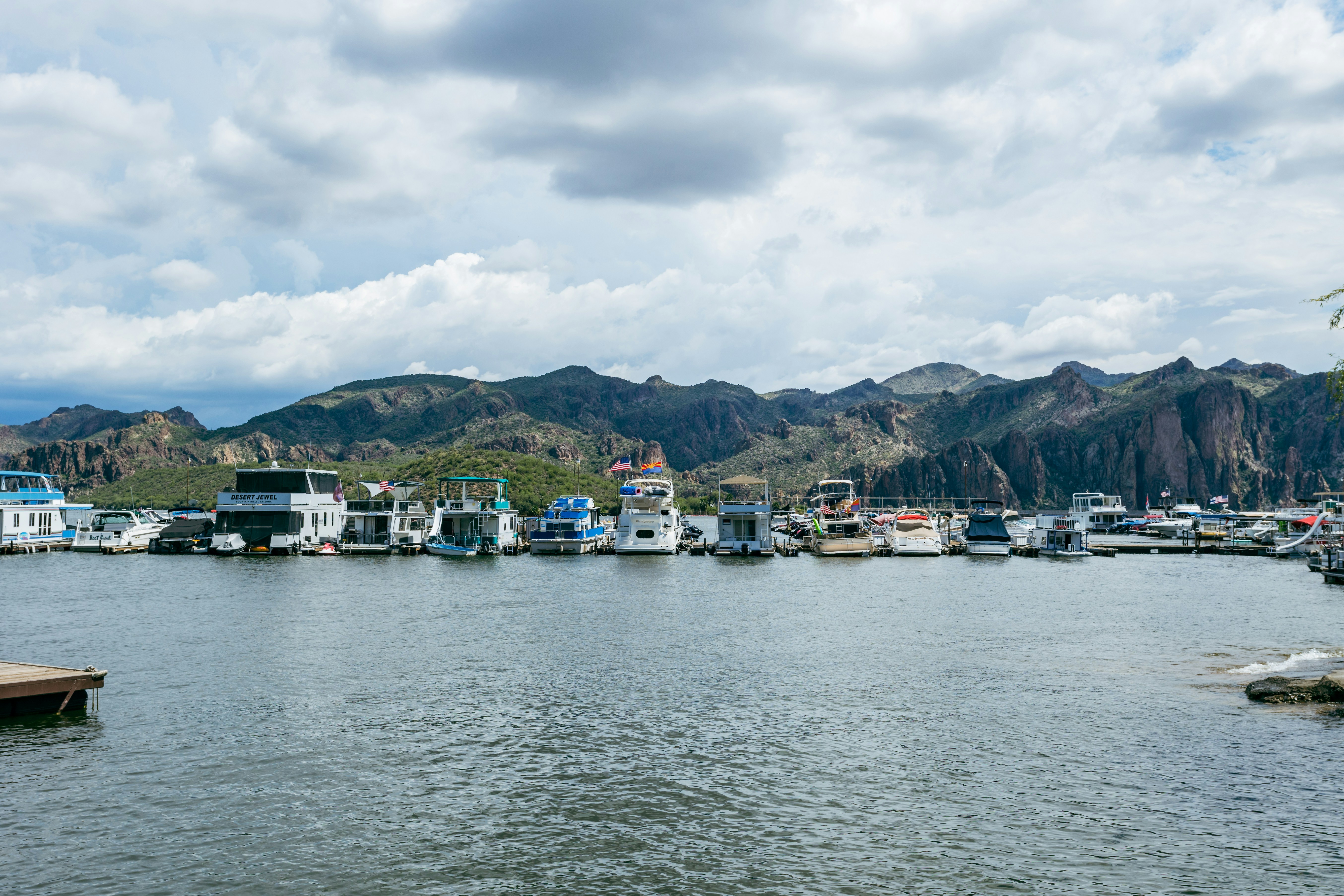Foto zum Thema Ein Haufen Boote, die im Wasser sitzen – Kostenloses ...