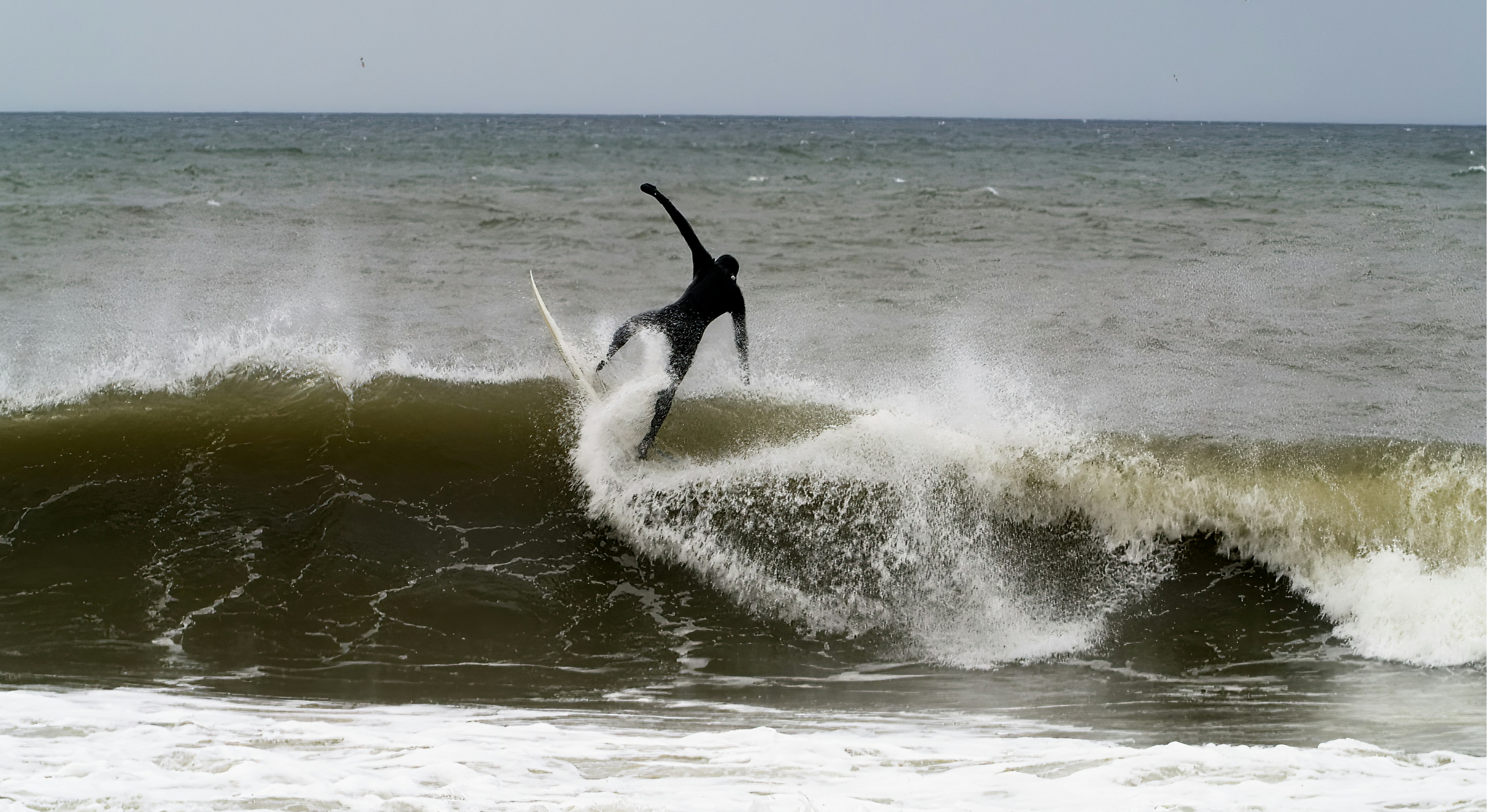 A person riding a wave on top of a surfboard photo – Free United states ...