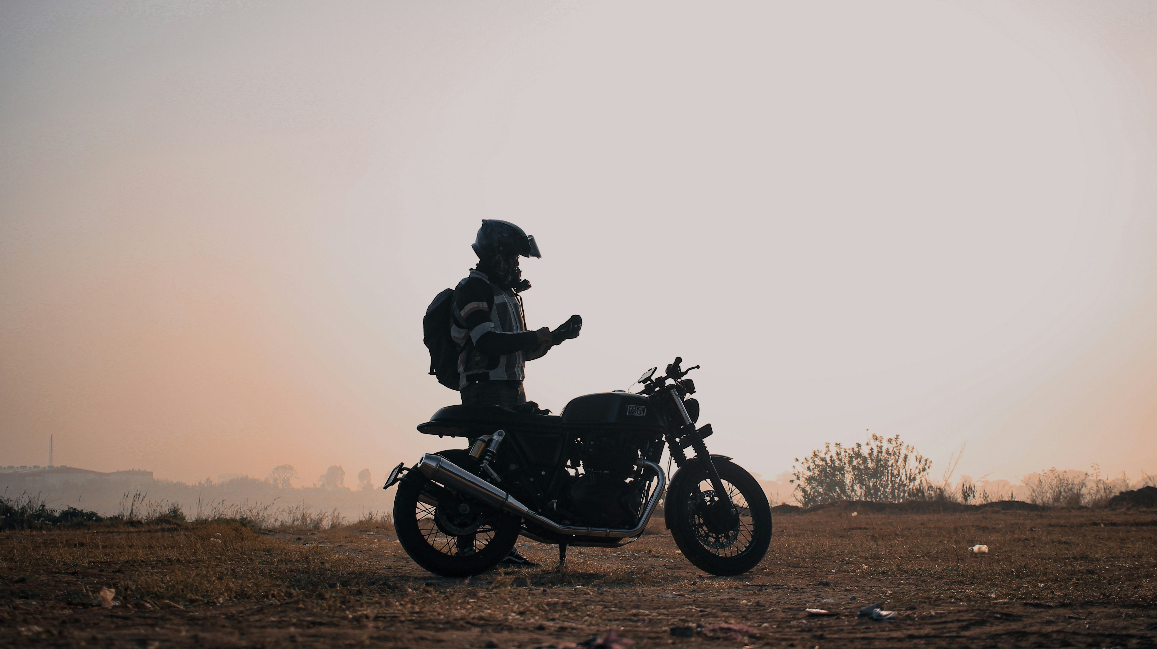A person on a motorcycle in the middle of a field photo – Free ...