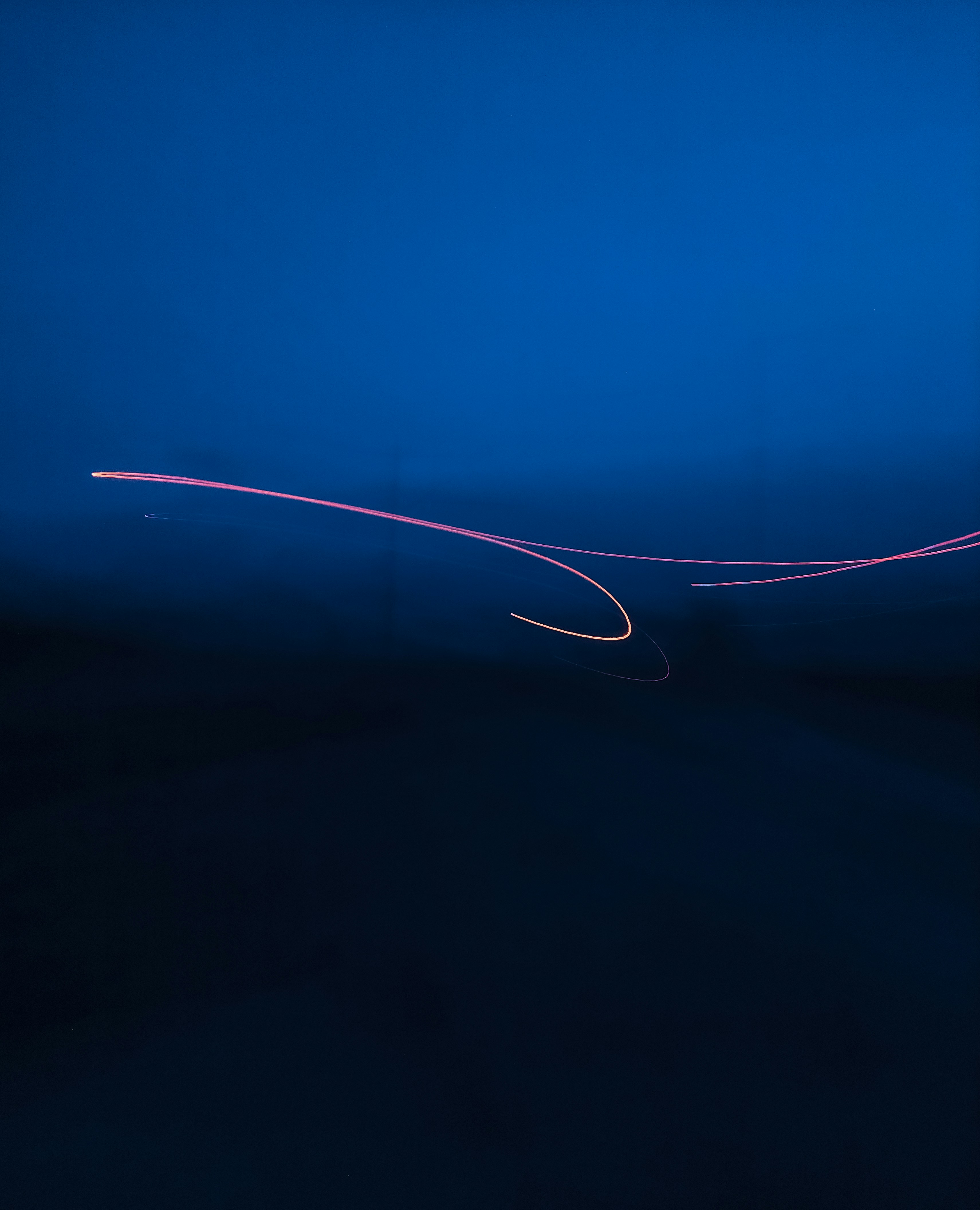 A long exposure photo of a plane in the sky photo – Free Exposure ...