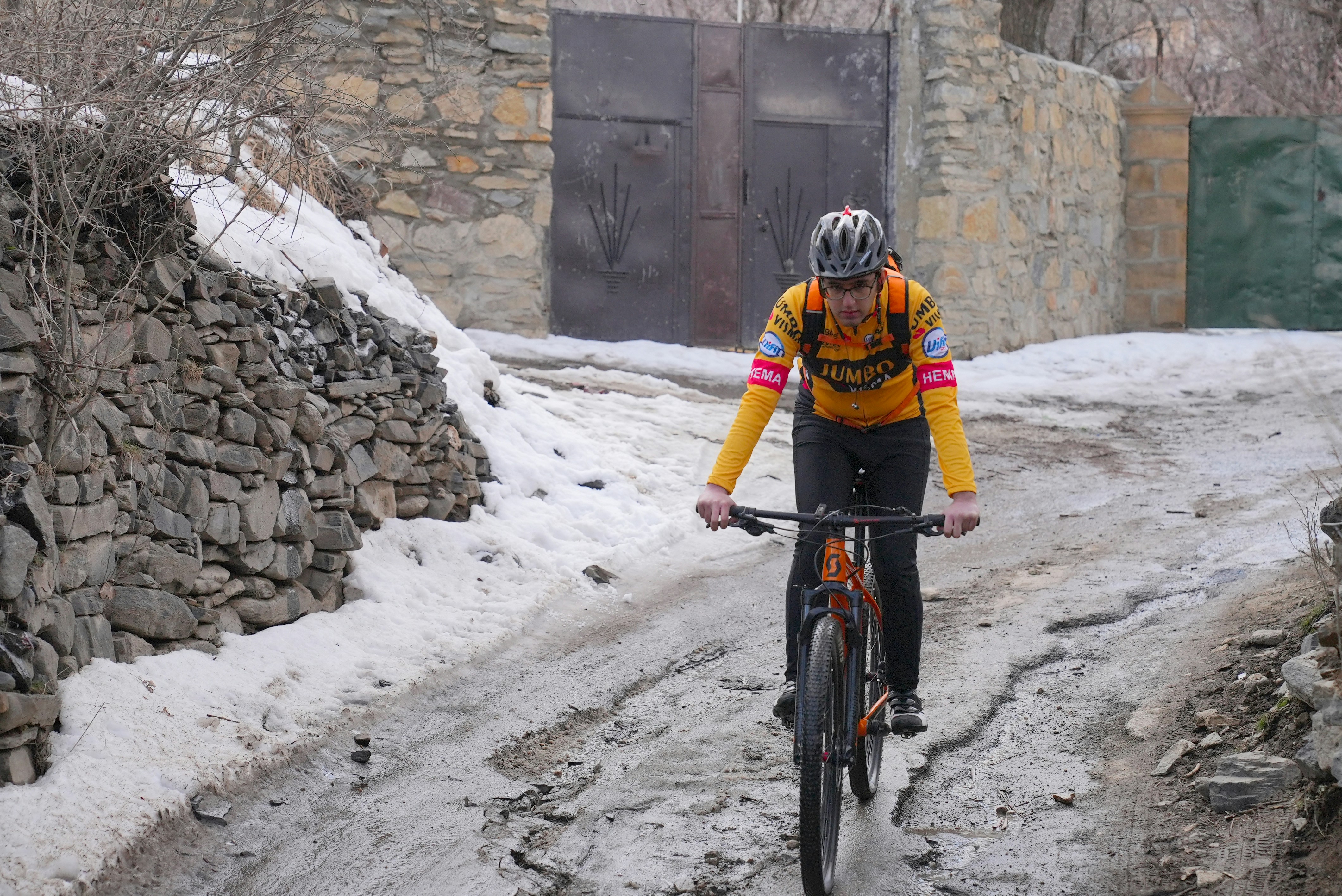 Mountain biking in a snowy alley 
