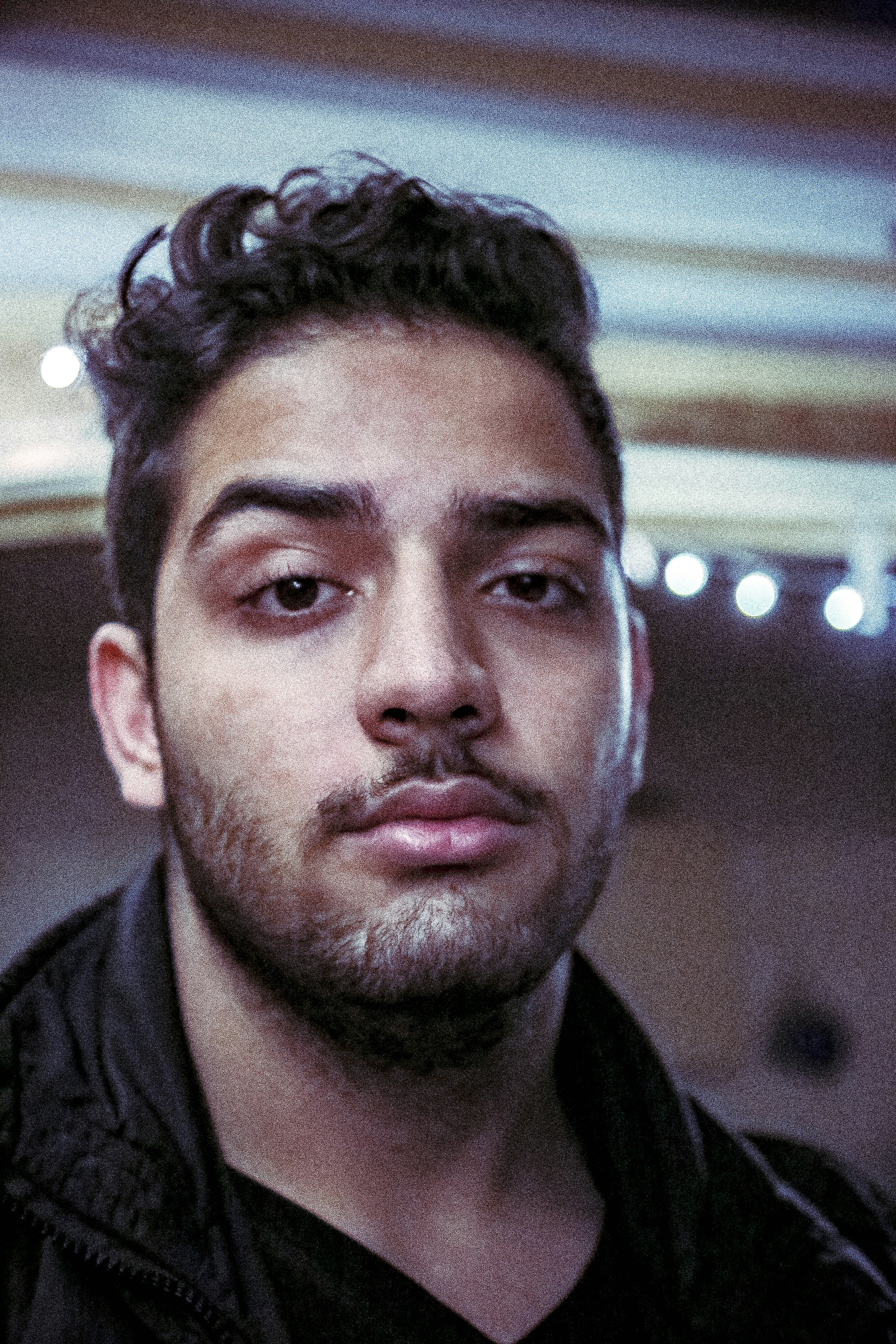 Un gros plan d’une personne avec une barbe photo – Photo Humain ...