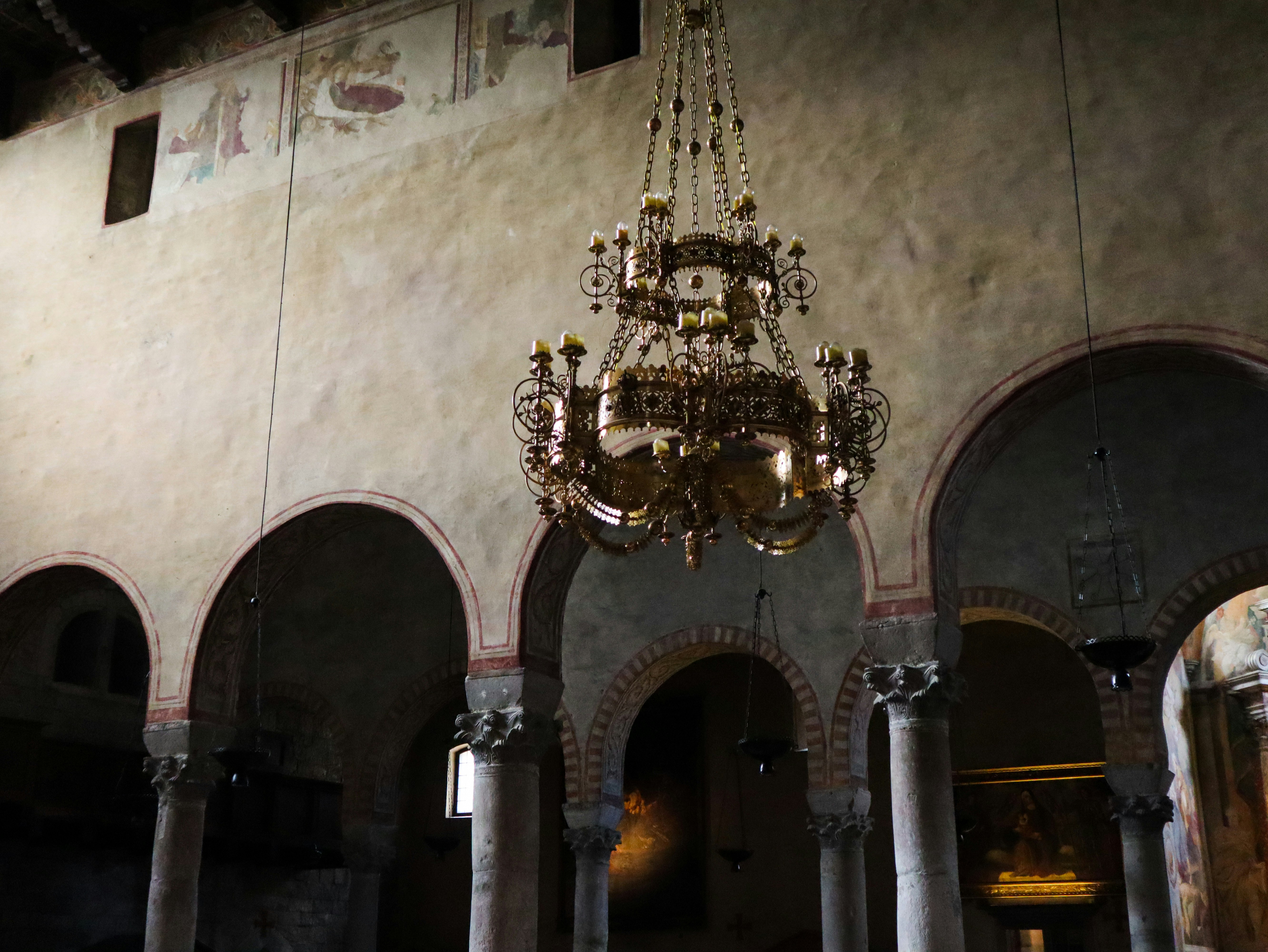 Chandeliered Basilica: An Archway Gallery with Ornate Ceiling Light